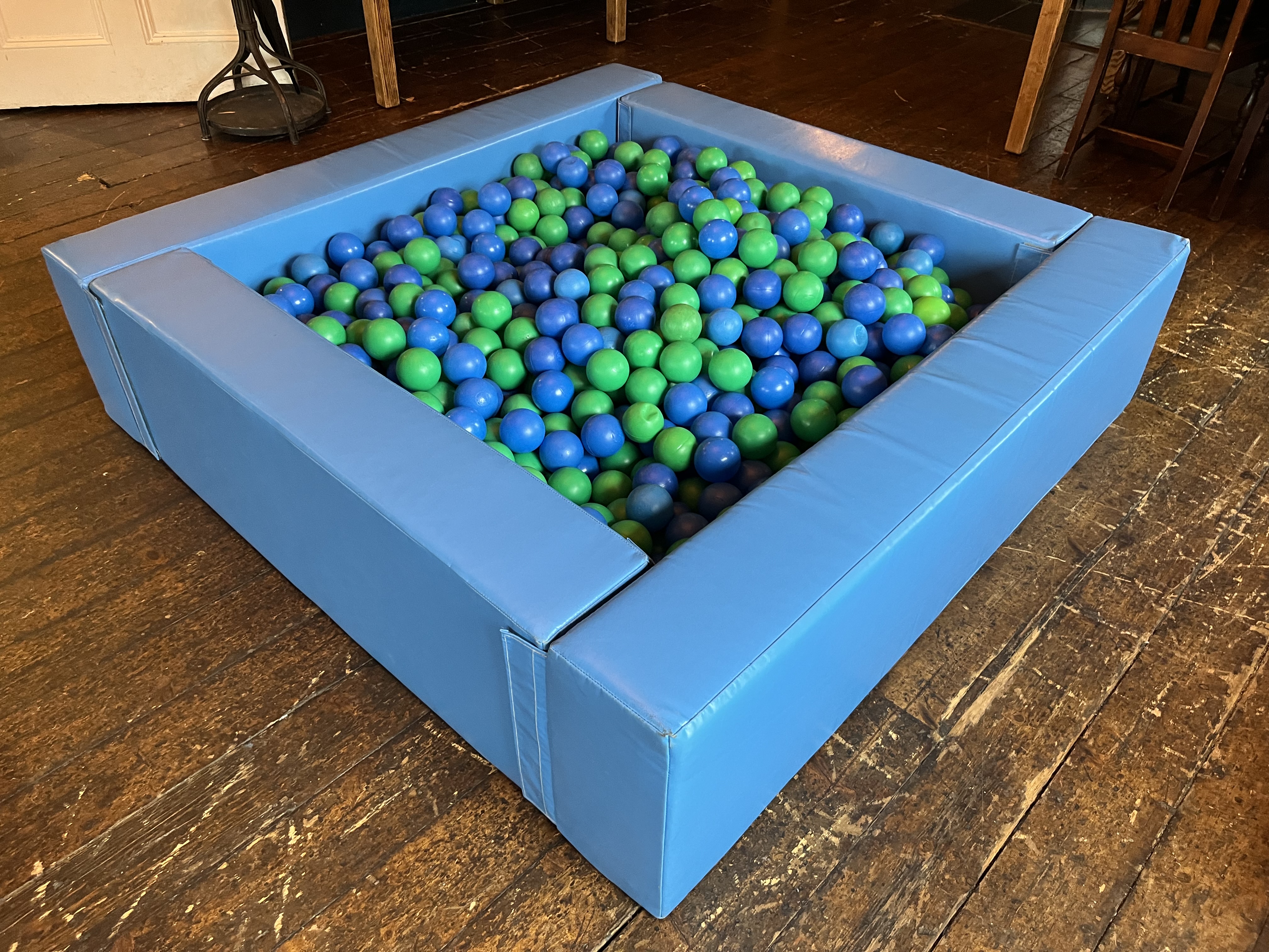 Blue & Green Ball Pond | London Soft Play Children's Party Hire