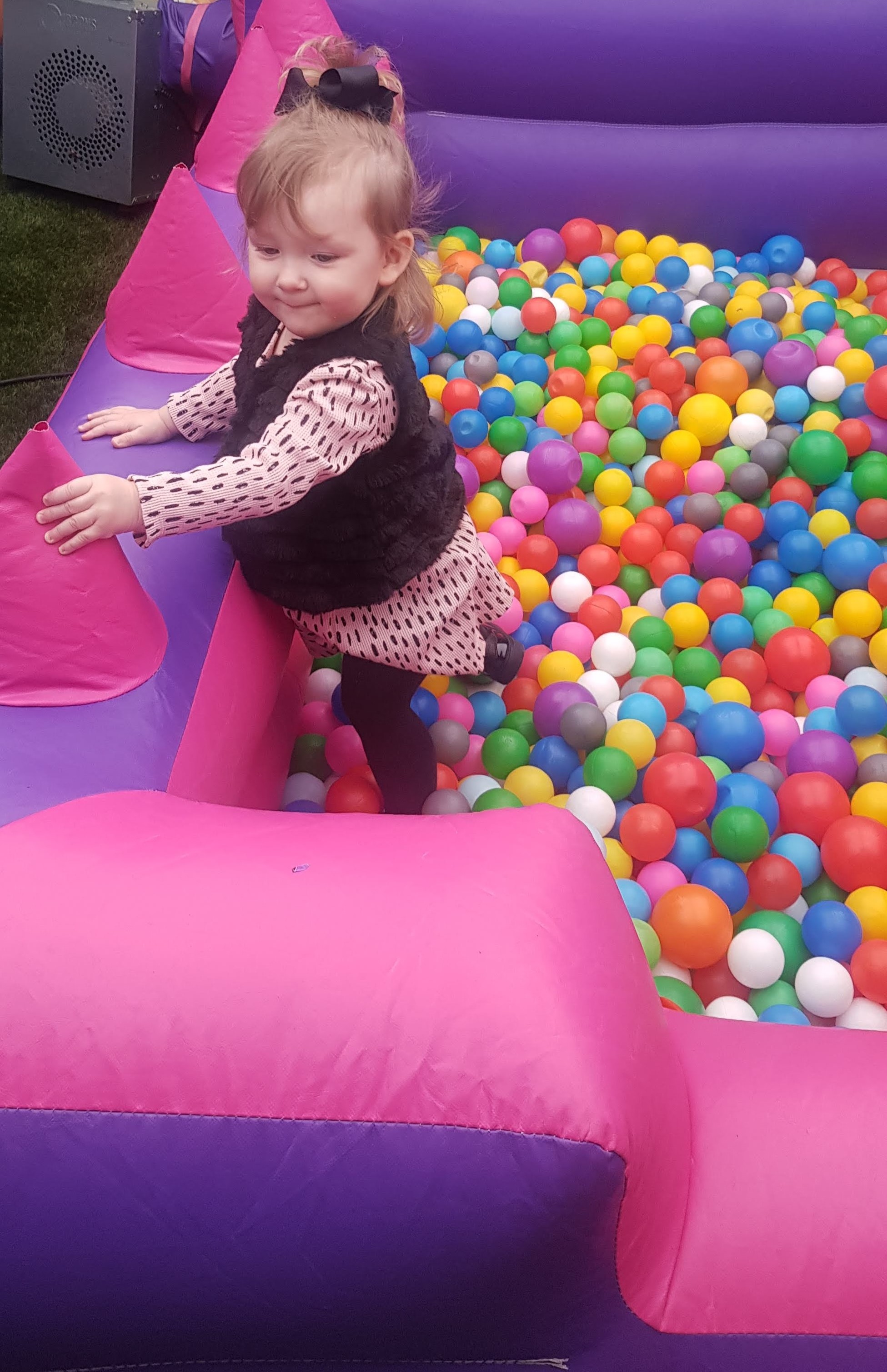 6ft x 8ft Pink Ball Pit With Air Jugglers - Bouncy Castle Hire, soft ...