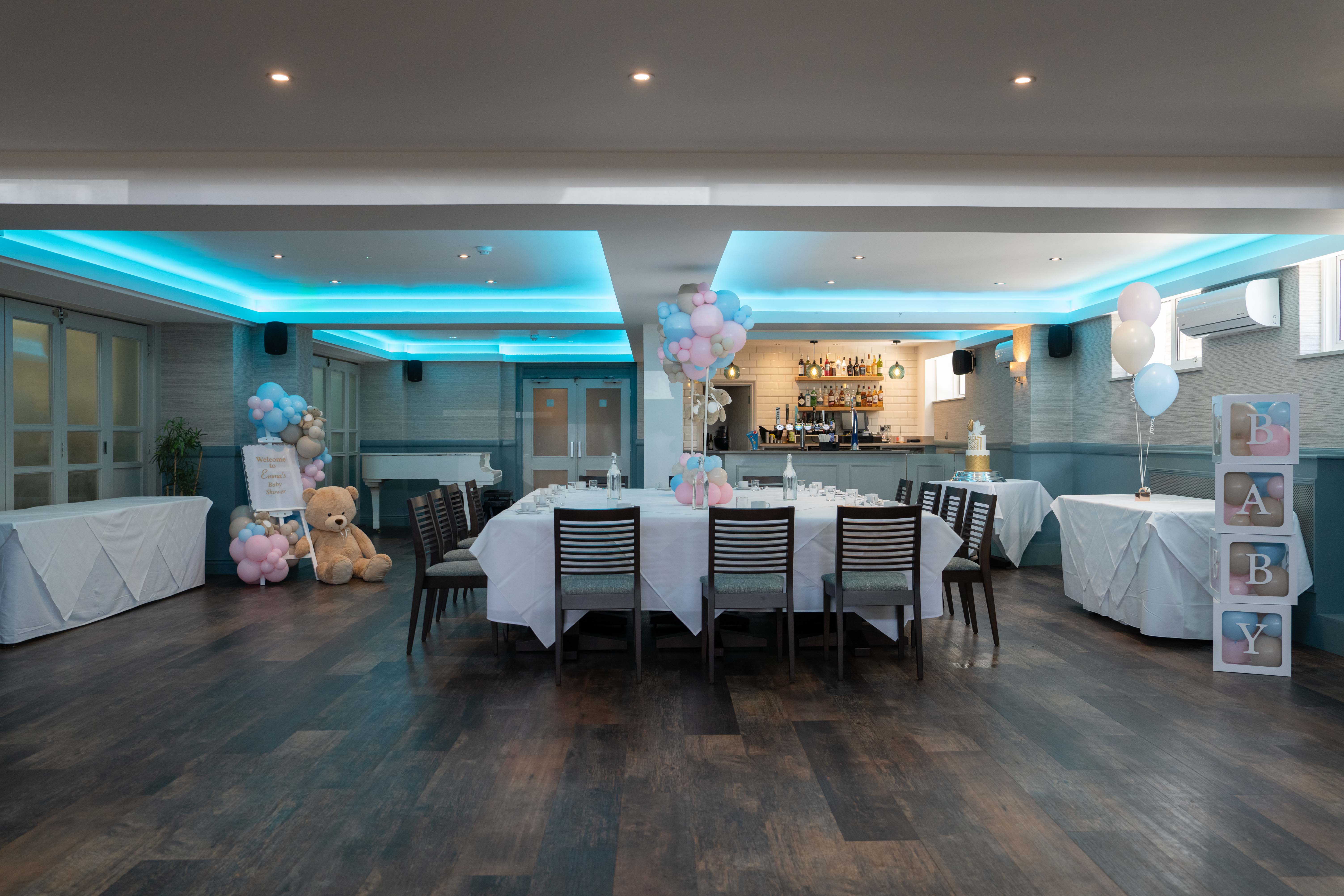 Large Balloon Displays - Hire, Balloon Displays, Bouncy Castle, Soft ...