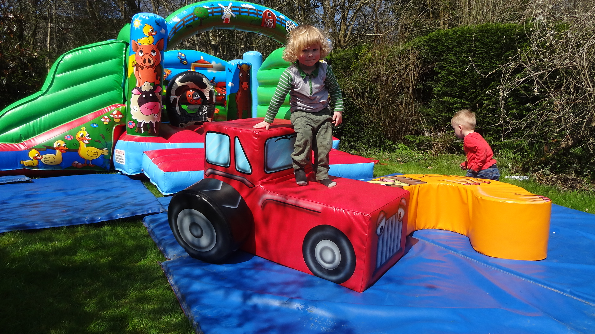 Farm Soft Play - Bouncy Castle Hire in Kent, Surrey, South London. | Mr ...