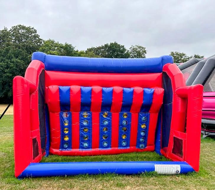 Inflatable Connect 4 - ice-rinks.co.uk in UK | Ice-rink Uk