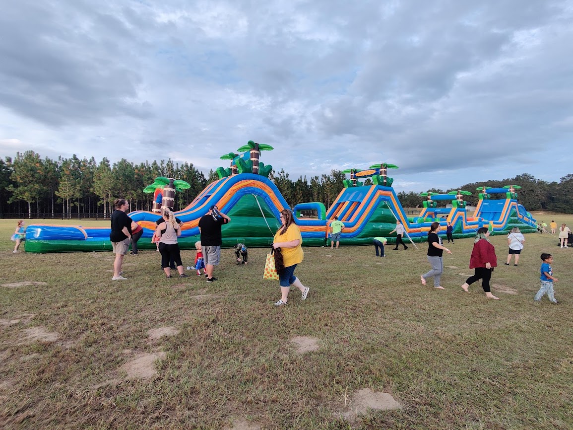 155' Obstacle Course With 4 Slides. Priced for the whole WEEKEND ...