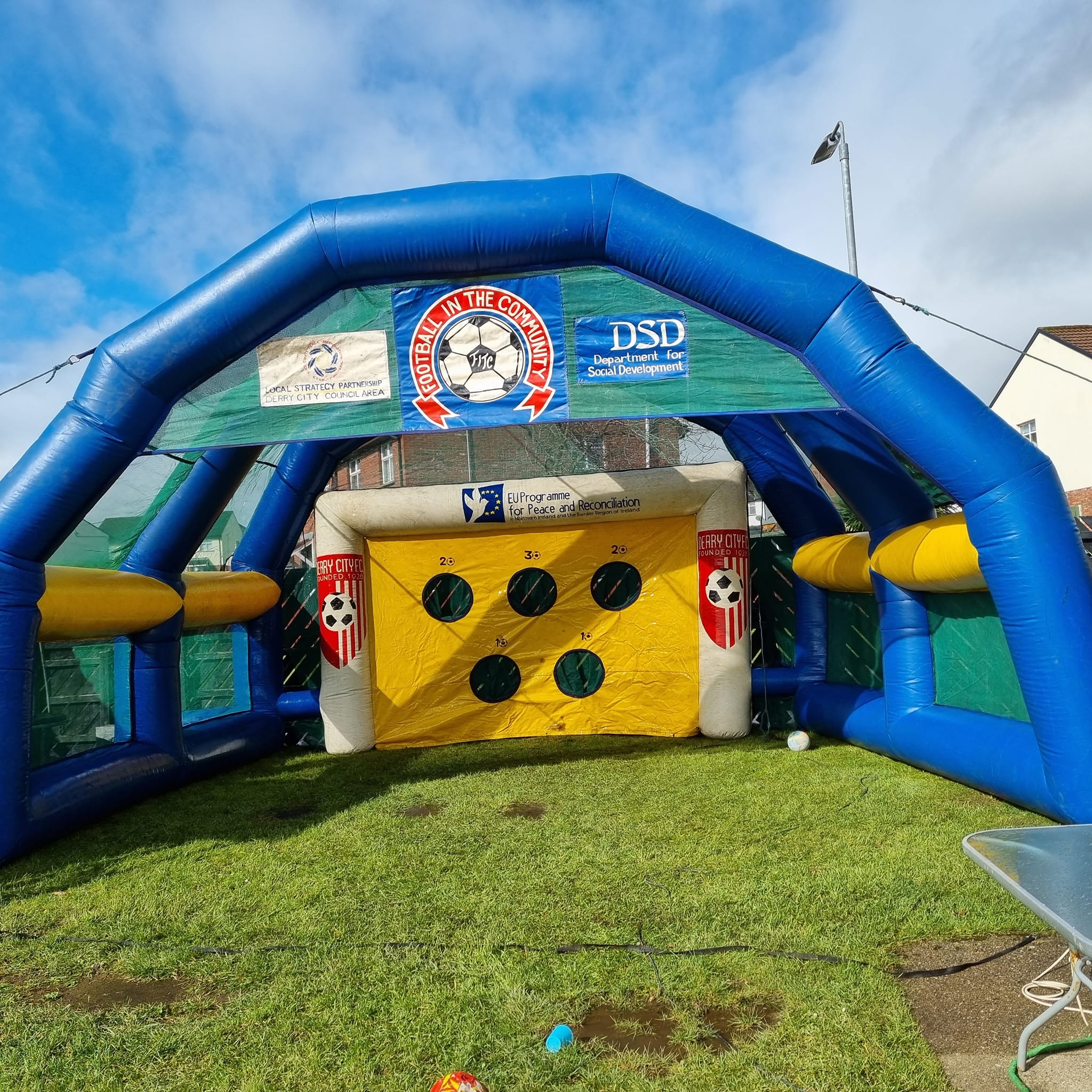 Bouncy Castles - Hire in Derry | Lets bounce