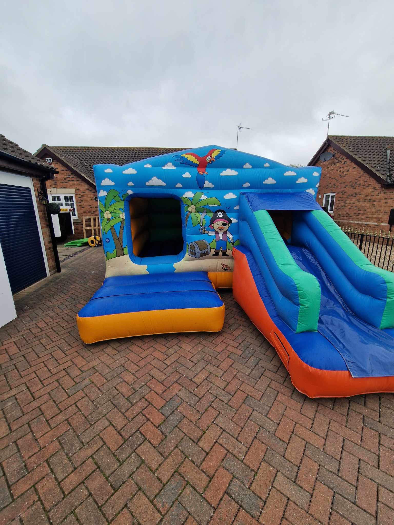 Combi Bouncy Castles - Hire in Lincoln
