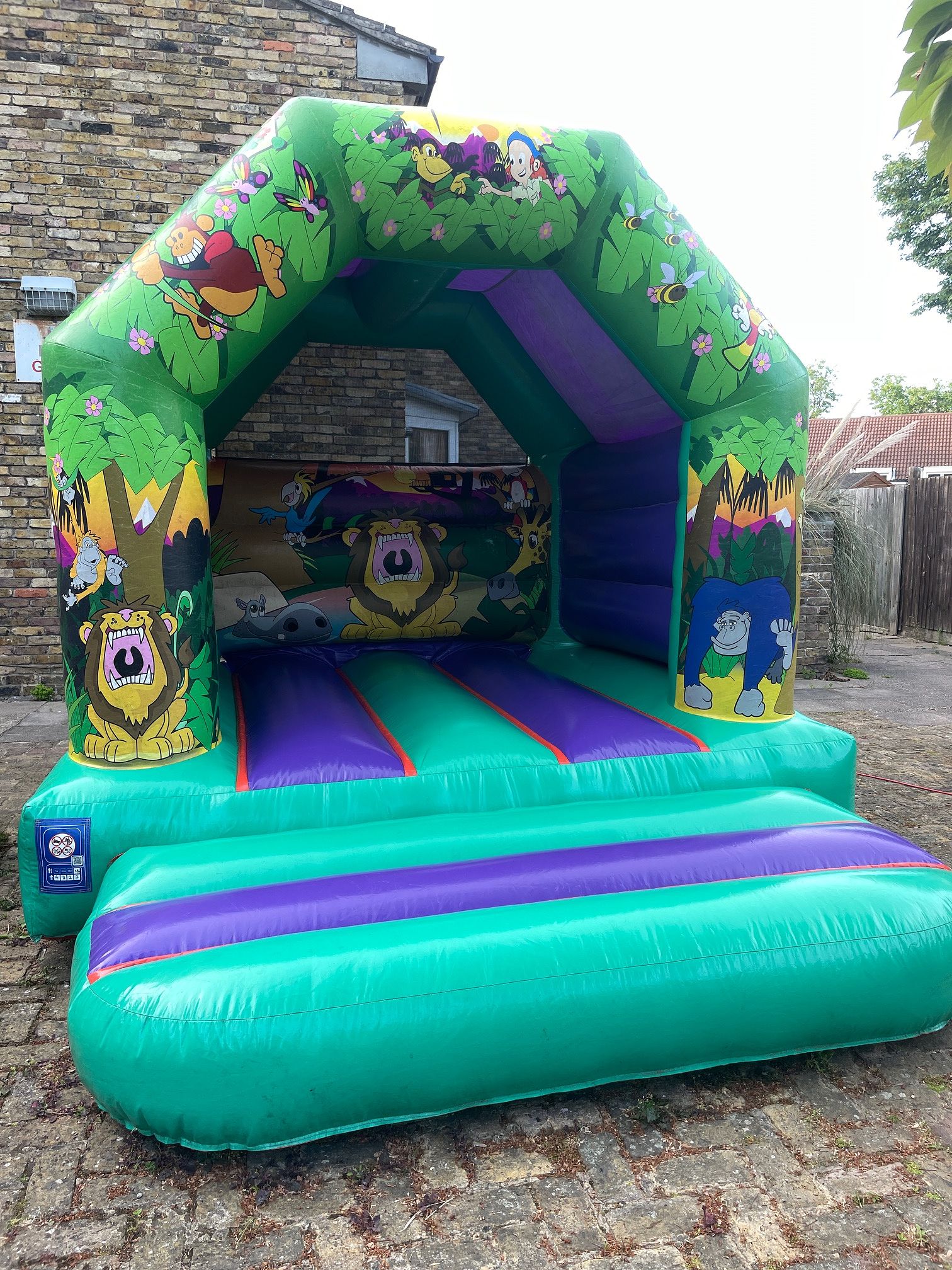 Indoor Inflatables - Bouncy Castle Hire in London and Essex | JS Bouncy ...
