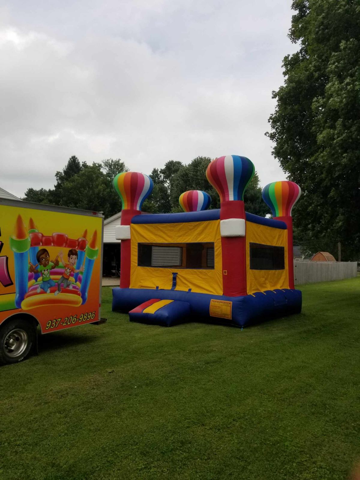 15ft x 15ft Balloon Bounce House - Hire in OH | Weeee Jumpin LLC
