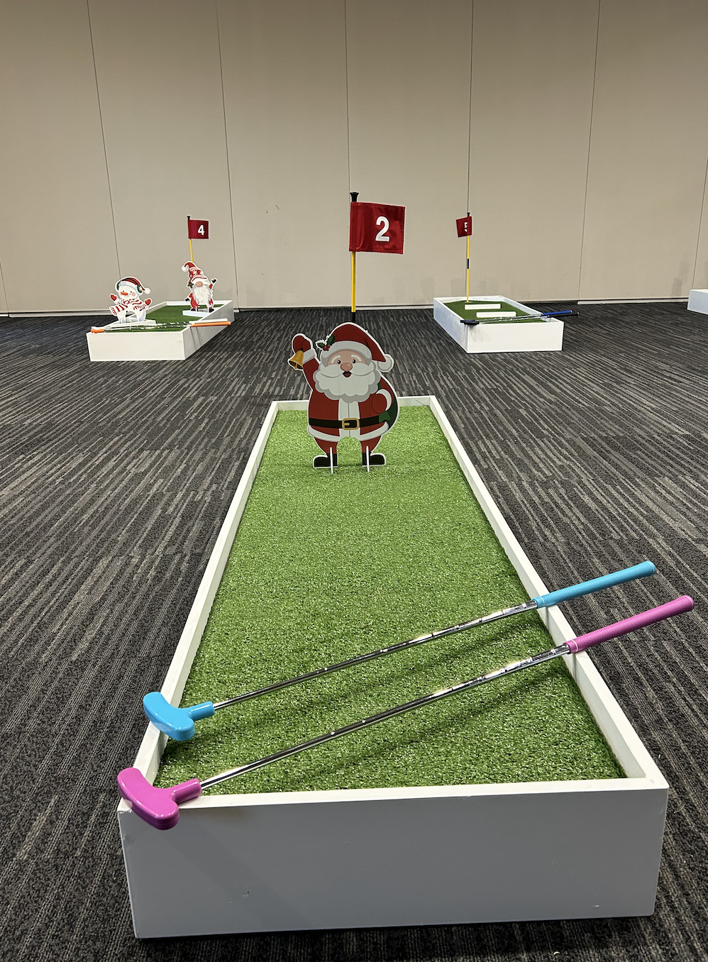 Mini Putt Golf - Hire in Calgary | Bounce it! Party Rentals