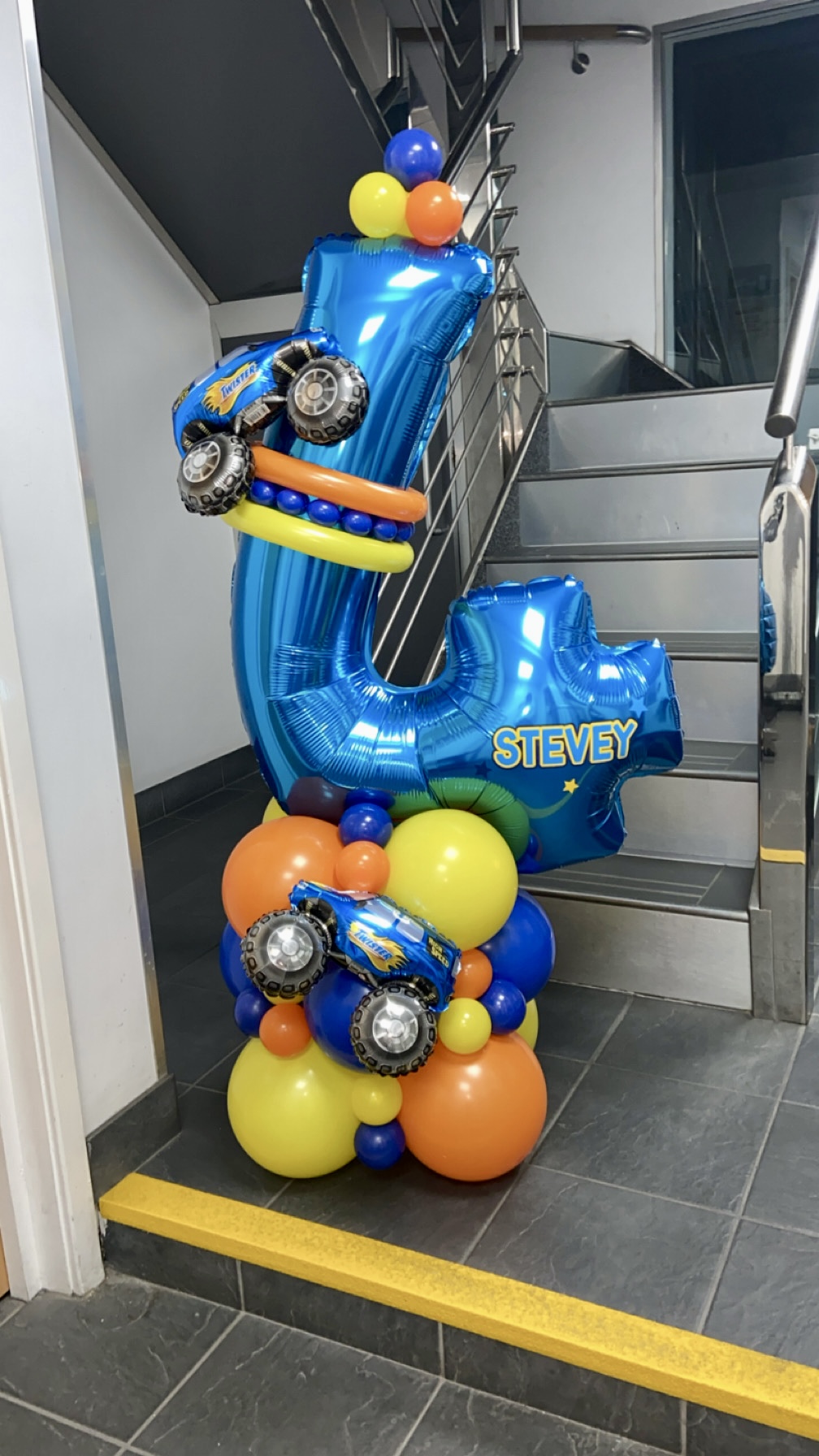 Balloon Number Displays - Hire, Balloon Displays, Bouncy Castle, Soft ...