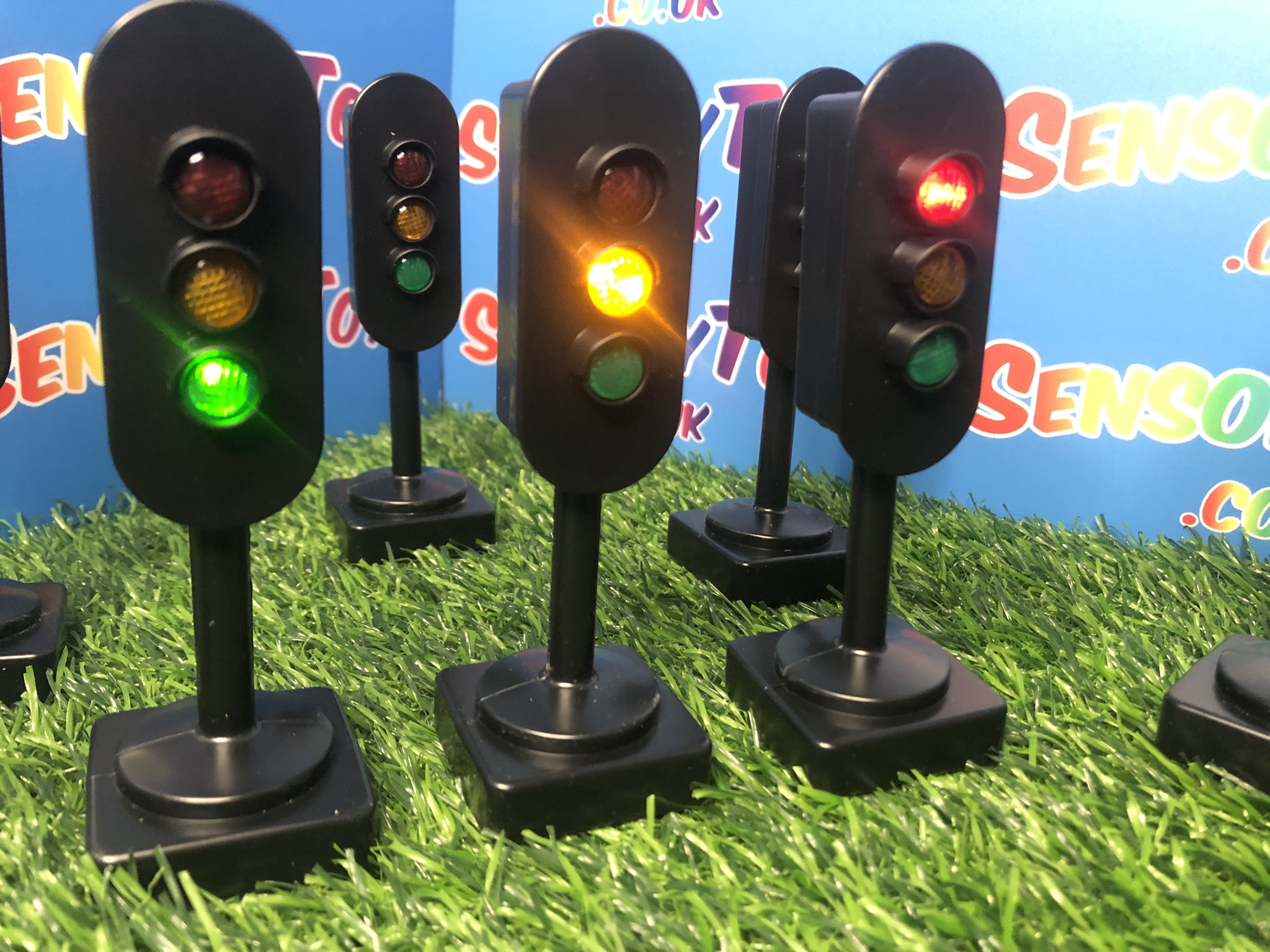 Mini Light Up Traffic Lights - Free Sensory Toys | Online Toy Shop ...