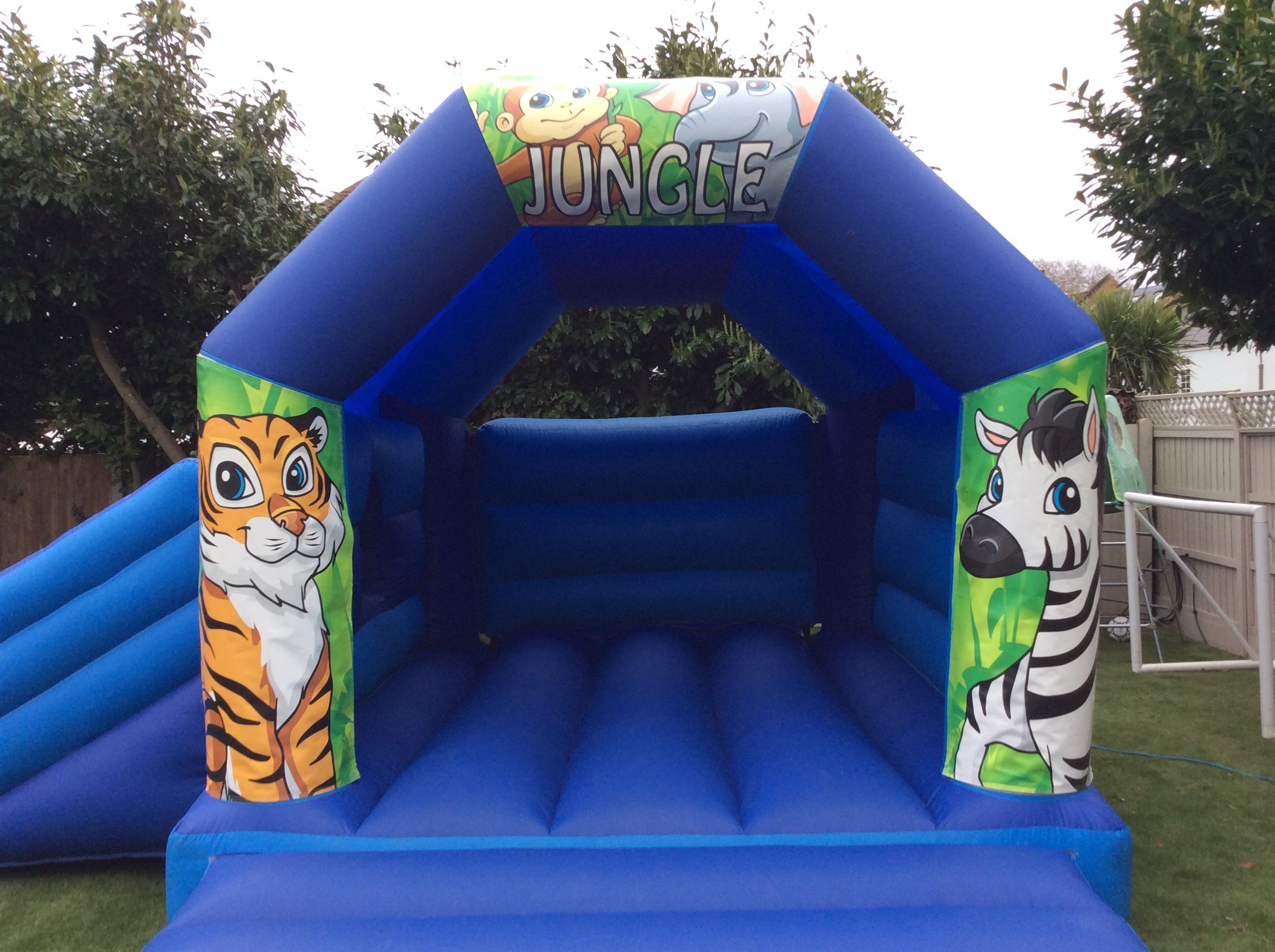 JUNGLE BOUNCY CASTLE 16FT vs 15ft - Bouncy Castle Hire, Soft Play Hire ...