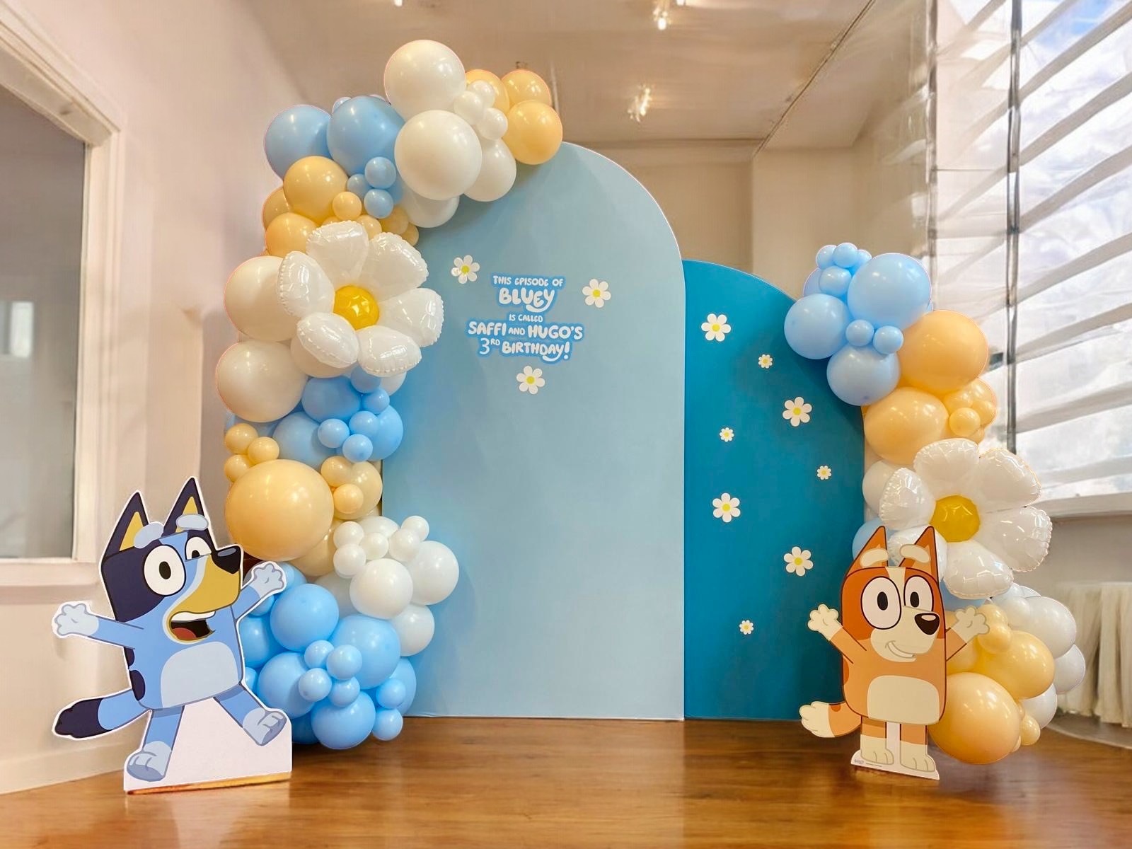 Large Balloon Displays - Hire, Balloon Displays, Bouncy Castle, Soft ...