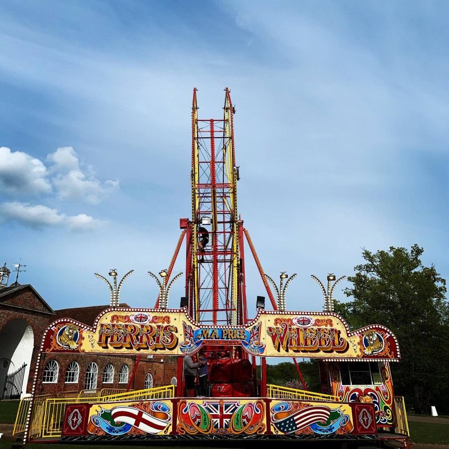 Vintage Ferris Wheel Hire UK | Traditional Funfair Attractions