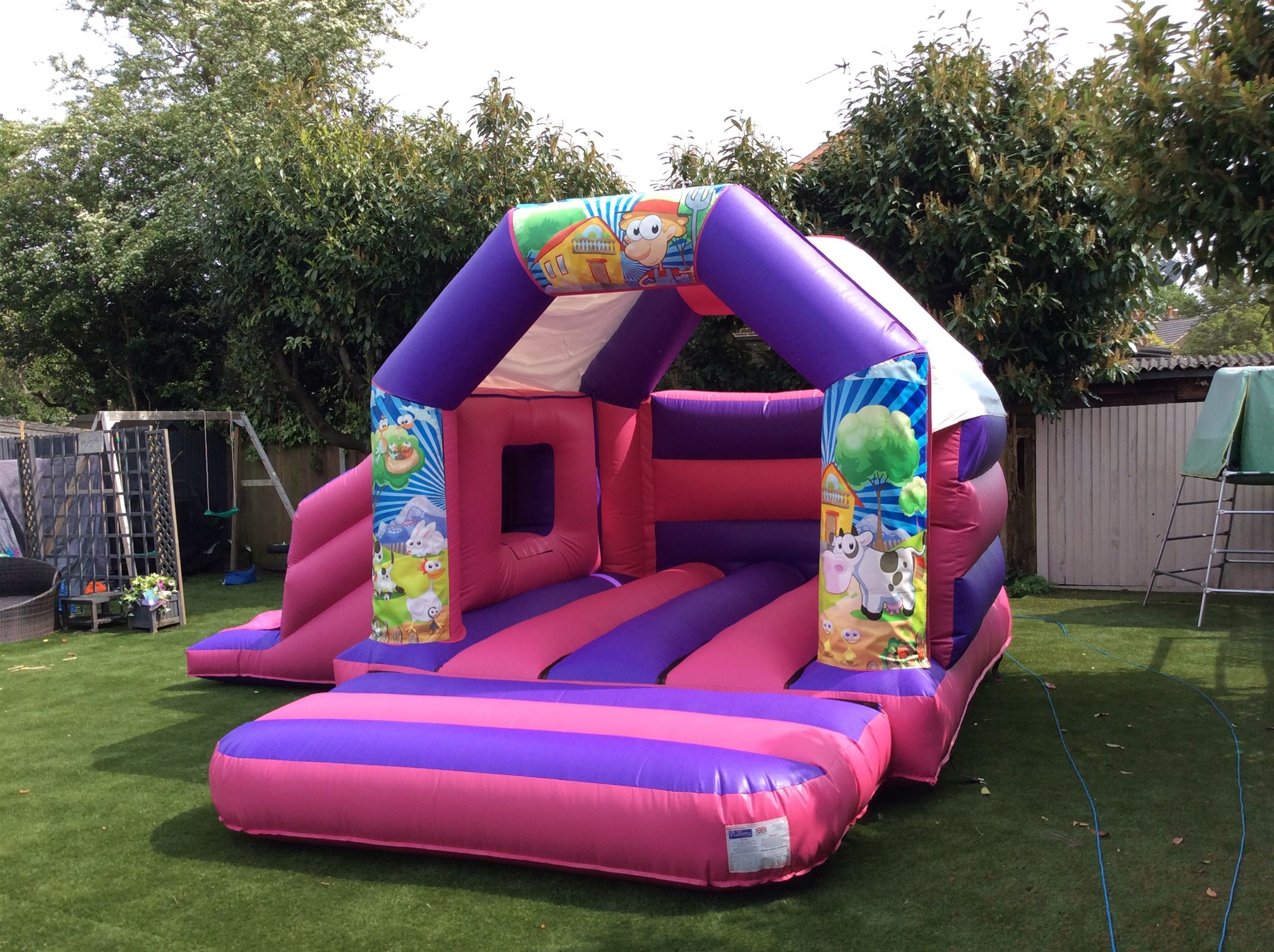 FARM ANIMALS BOUNCY CASTLE 16FT vs 15ft - Bouncy Castle Hire, Soft Play ...