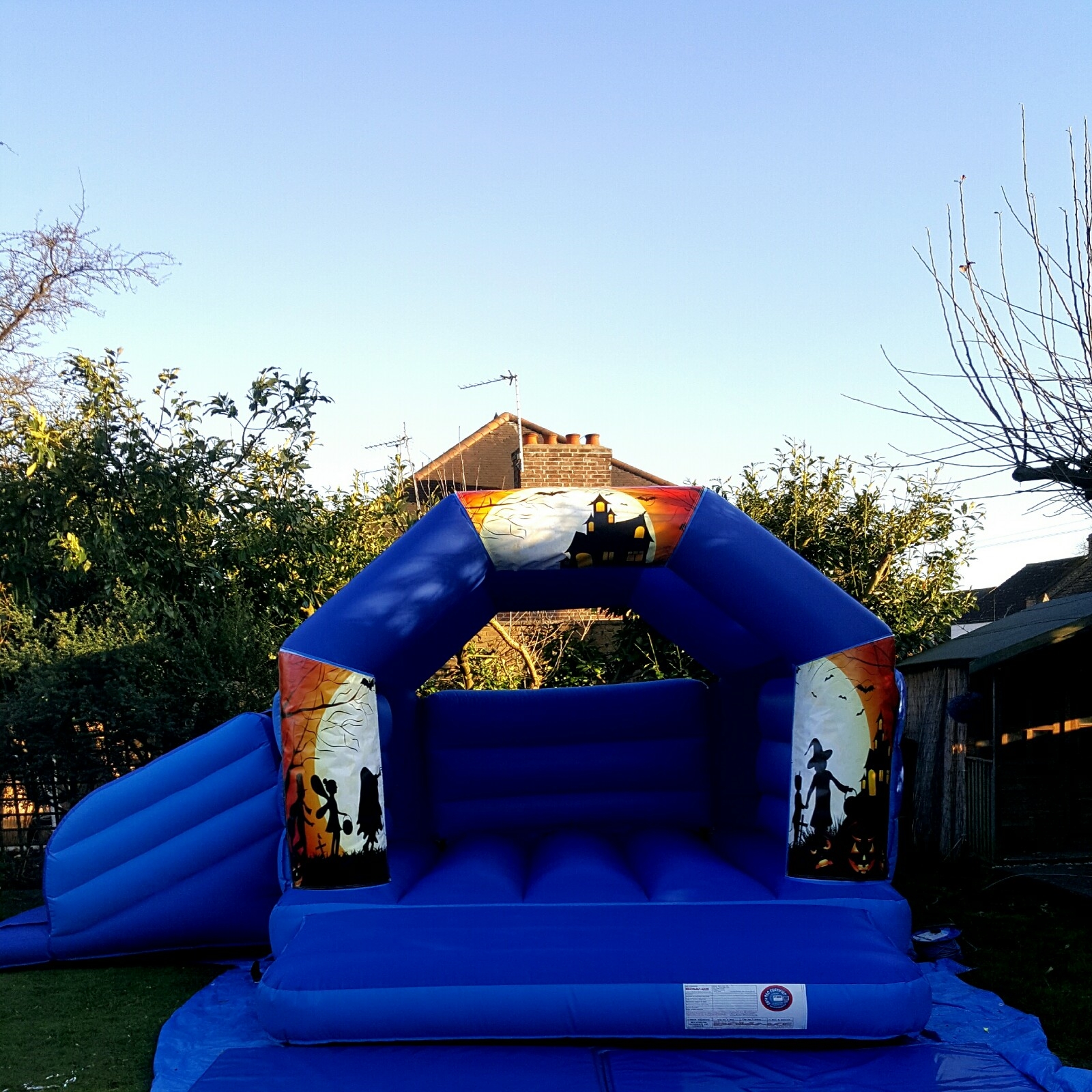 HALLOWEEN BOUNCY CASTLE 16FT vs 15ft - Bouncy Castle Hire, Soft Play ...
