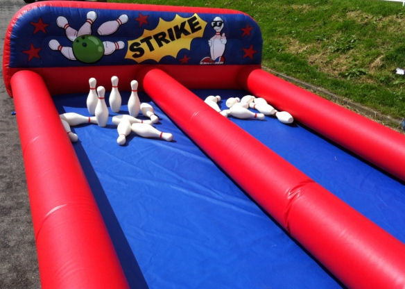 10 (Ten) Pin Bowling Inflatable Game 35ft x 12ft - Bouncy Castle Hire ...