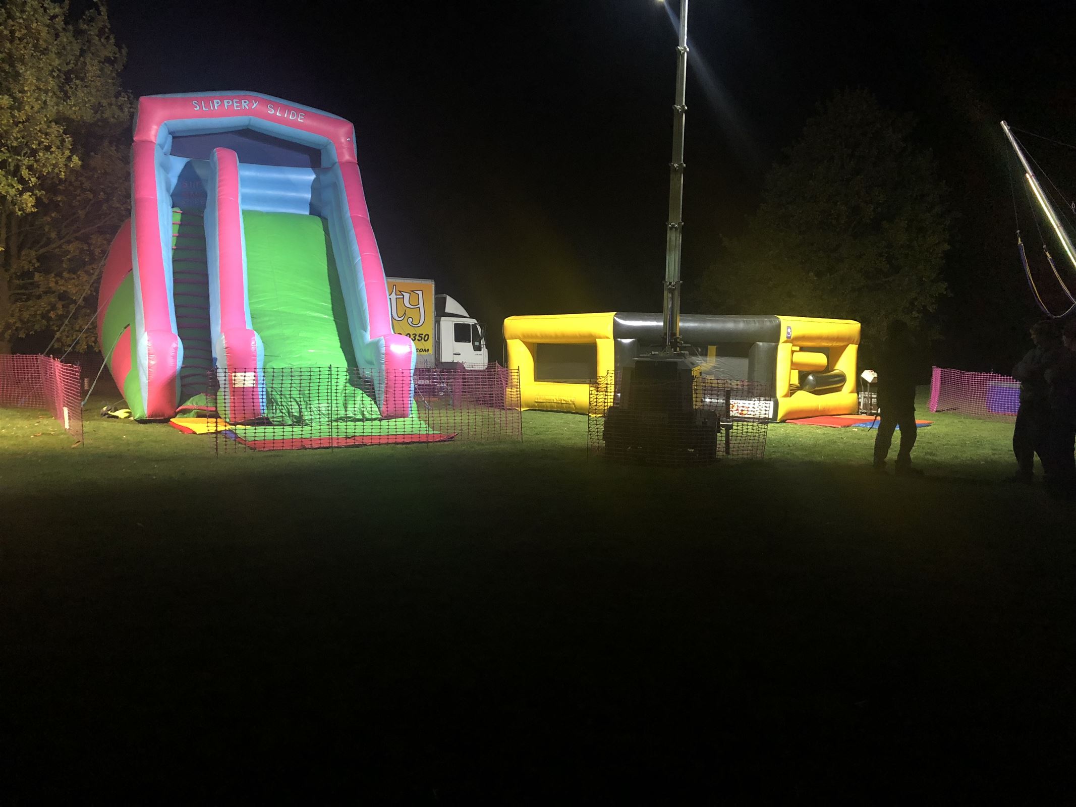 Lighting Tower LED HIGH POWER - Bouncy castle & Fairground ride hire ...