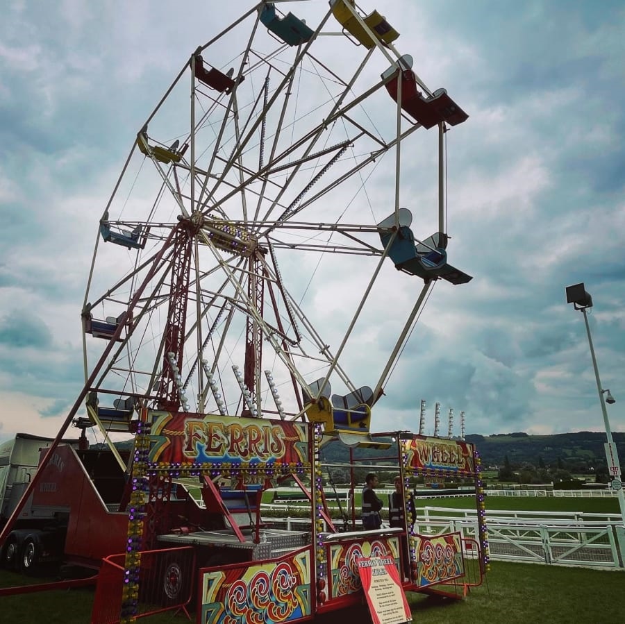 Vintage Ferris Wheel Hire UK | Traditional Funfair Attractions