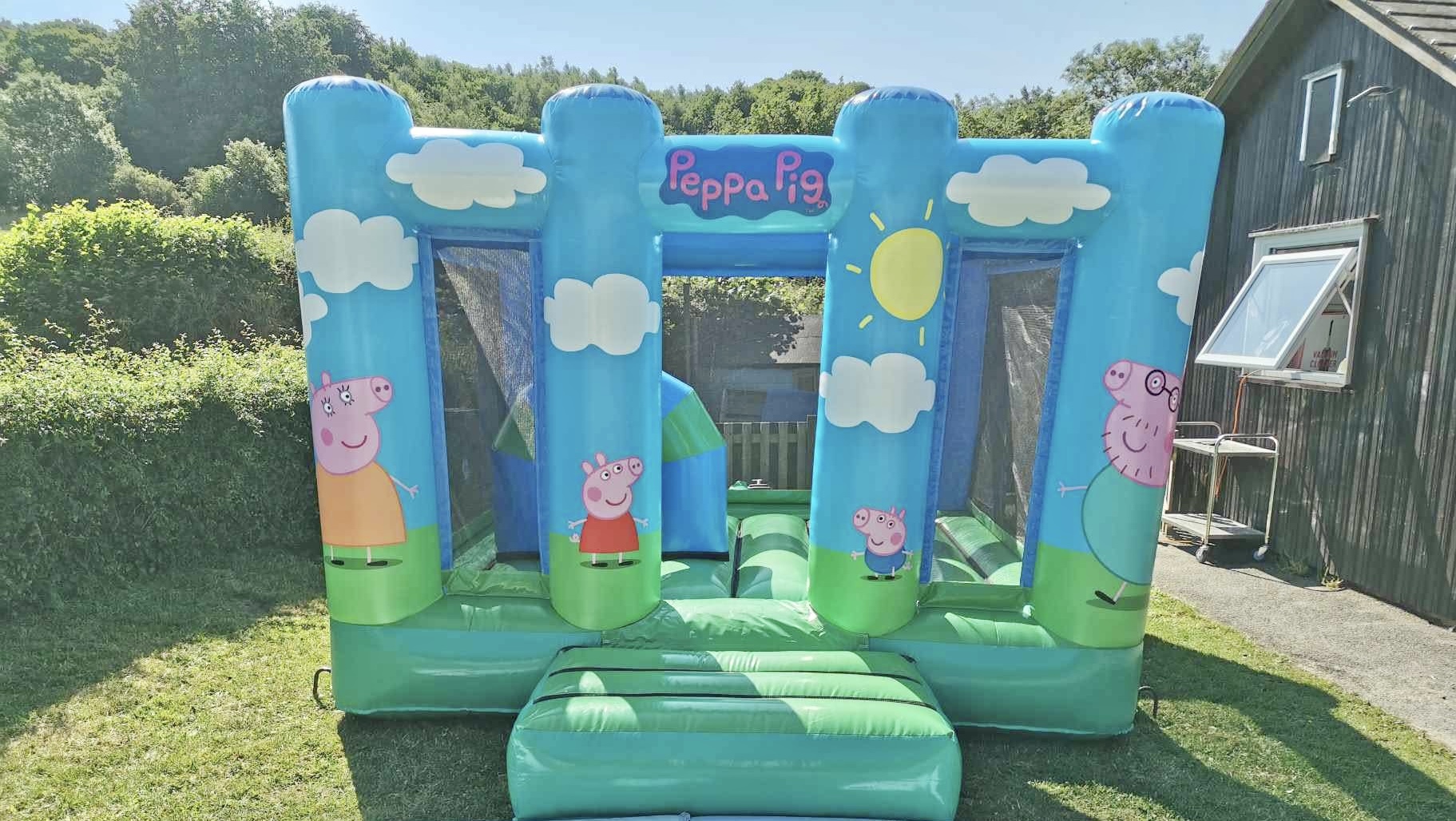 Peppa Pig Castle - Hire in Hertfordshire | Jumping Jax Castles