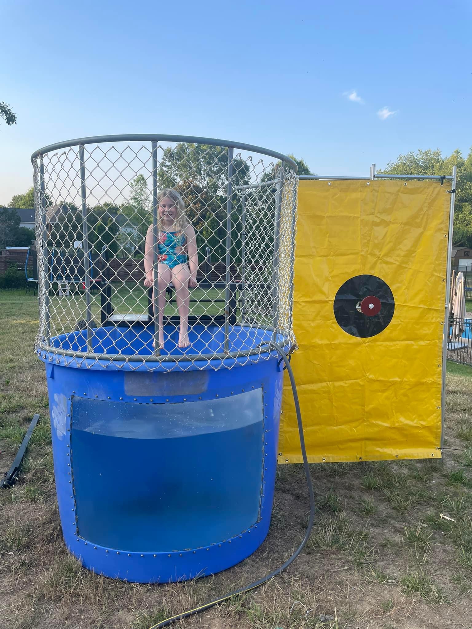 Dunking booth dunk tank