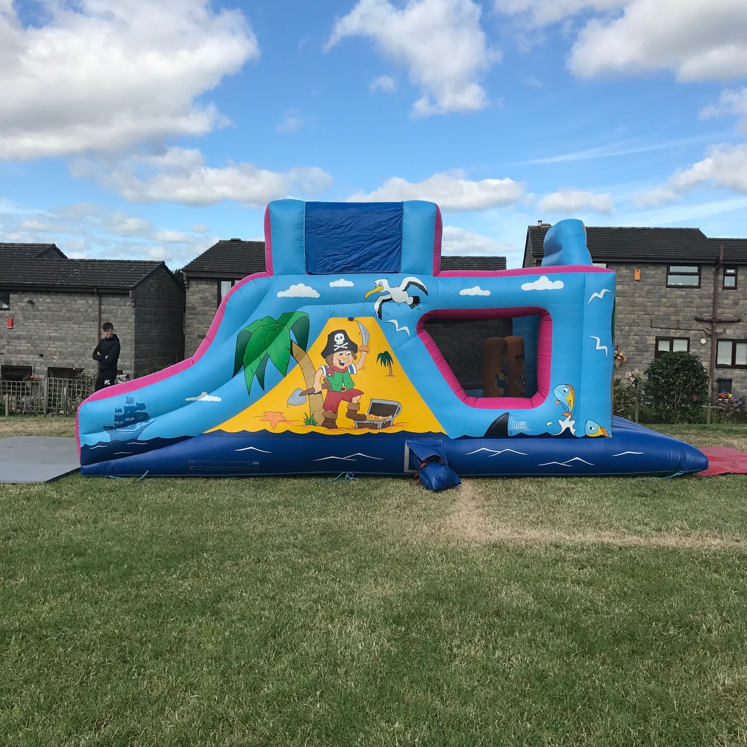 Bouncy Castles - Bouncy Castles and outdoor games in Huddersfield ...