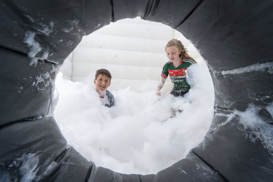 BB-105 - 10x12x12ft - Washing Machine - (White & Black) - Bouncy Castle ...