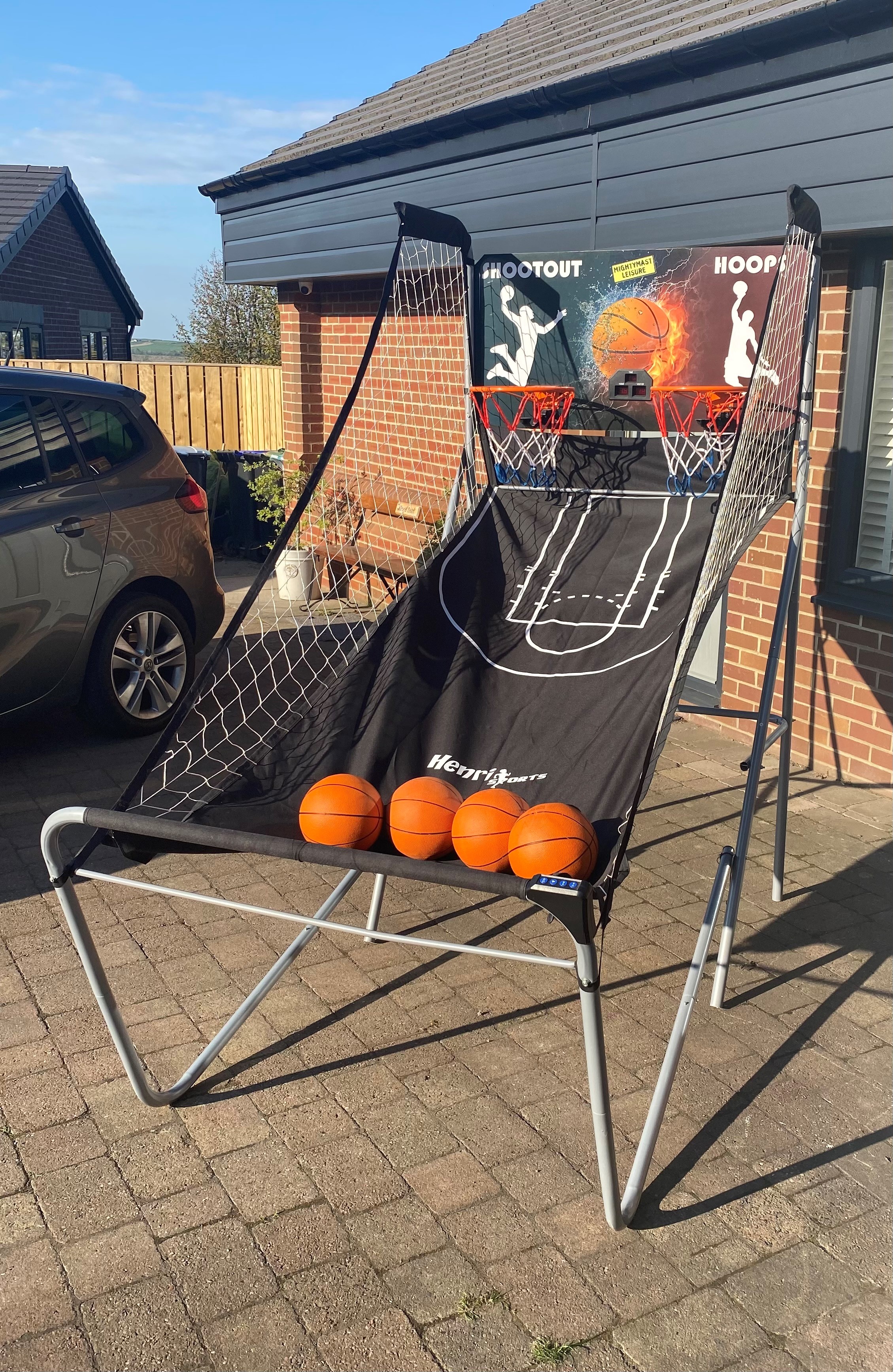 Arcade basketball game - Bouncy castle, inflatables, and entertainment ...