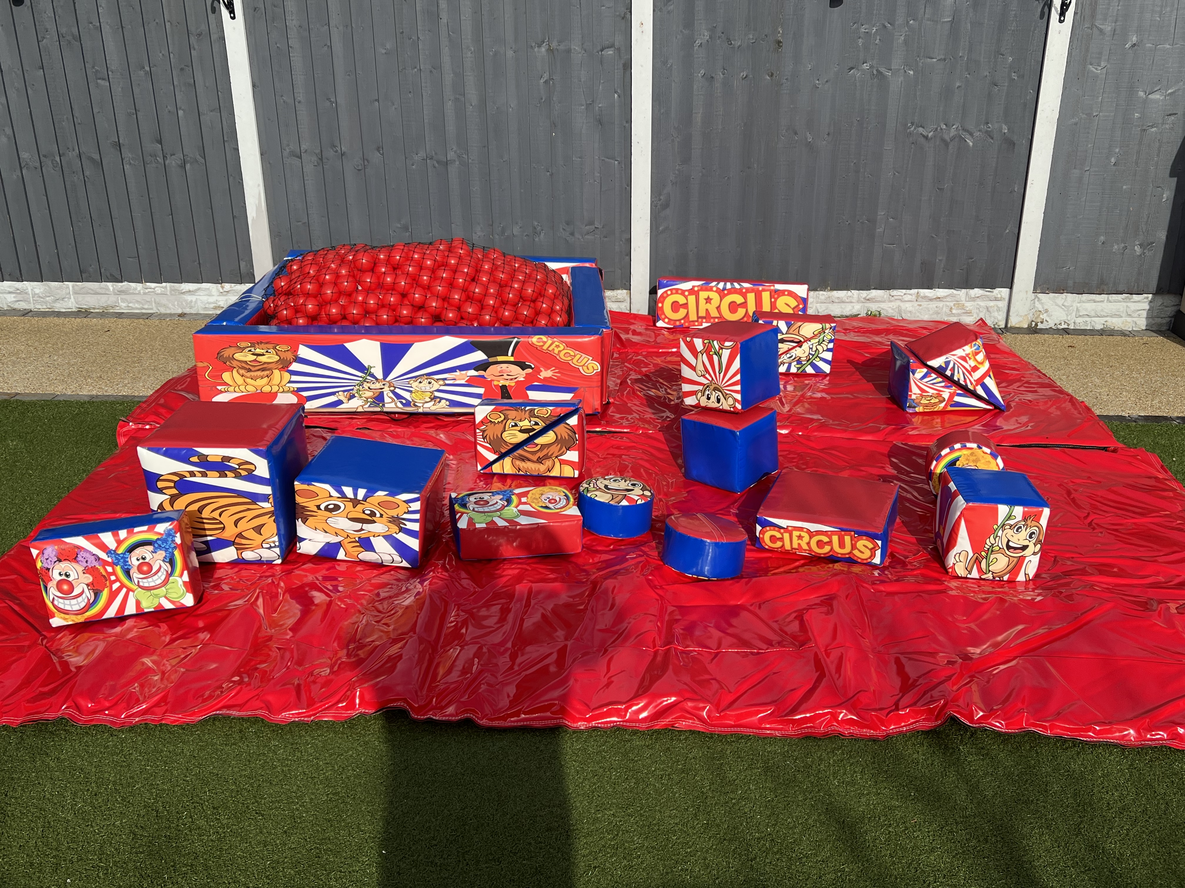 12ft x 12ft Circus 18 Piece Soft Play/Ball Pool Set - Bouncy Castle ...