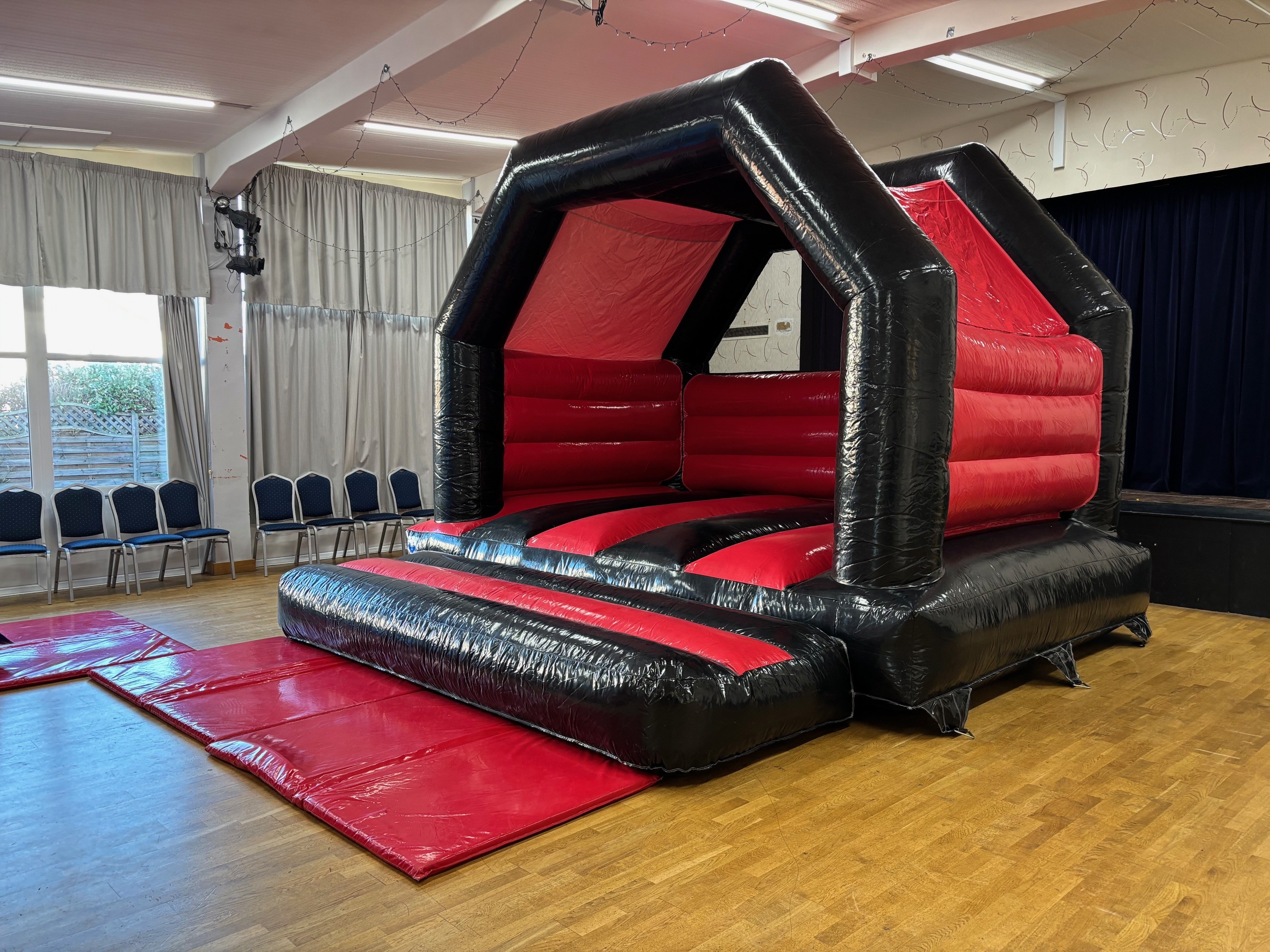 15ft Bouncy castle black and red - Bouncy castle, inflatables, and ...