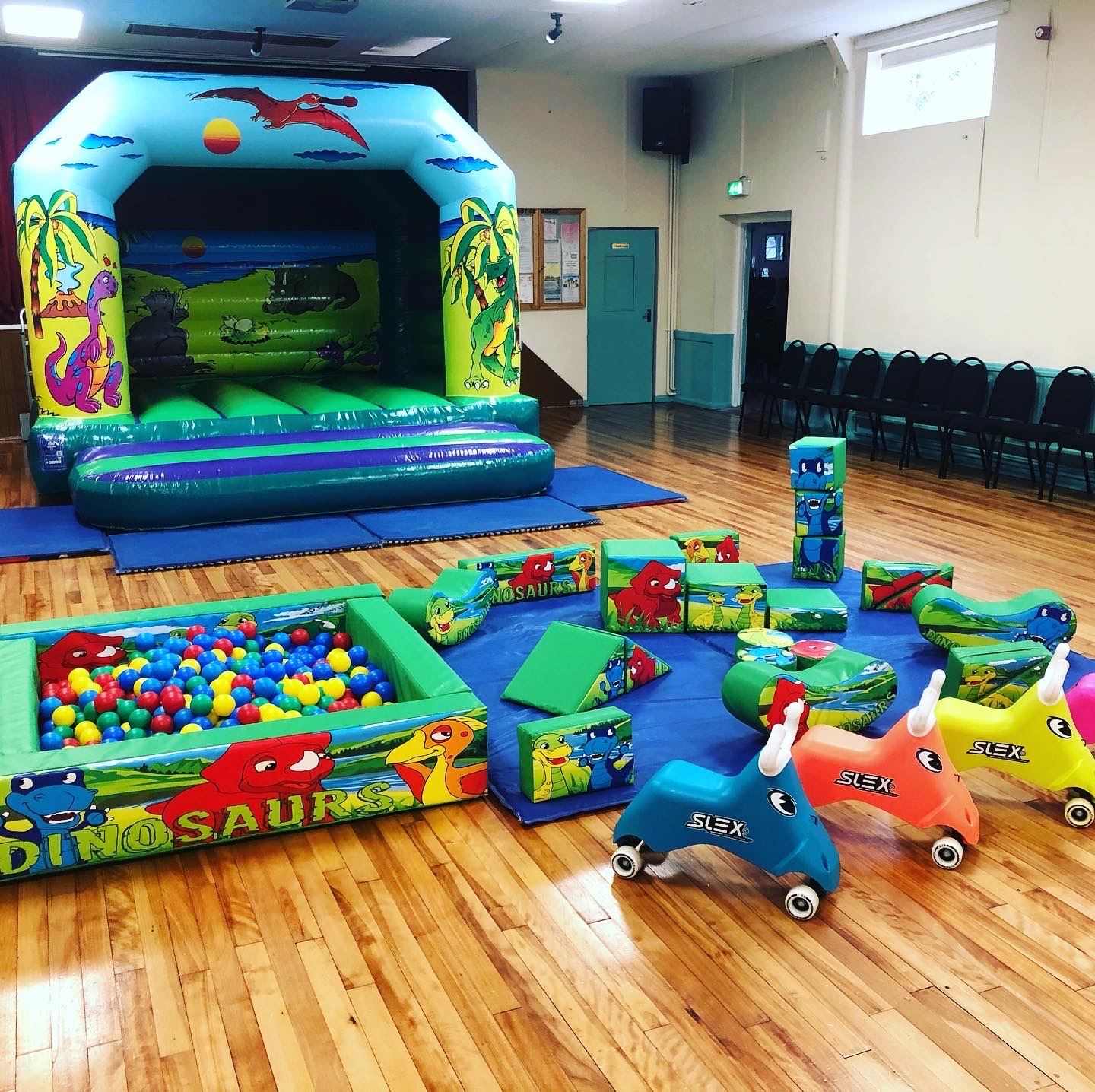 DINOSAUR soft play & bouncy castle package