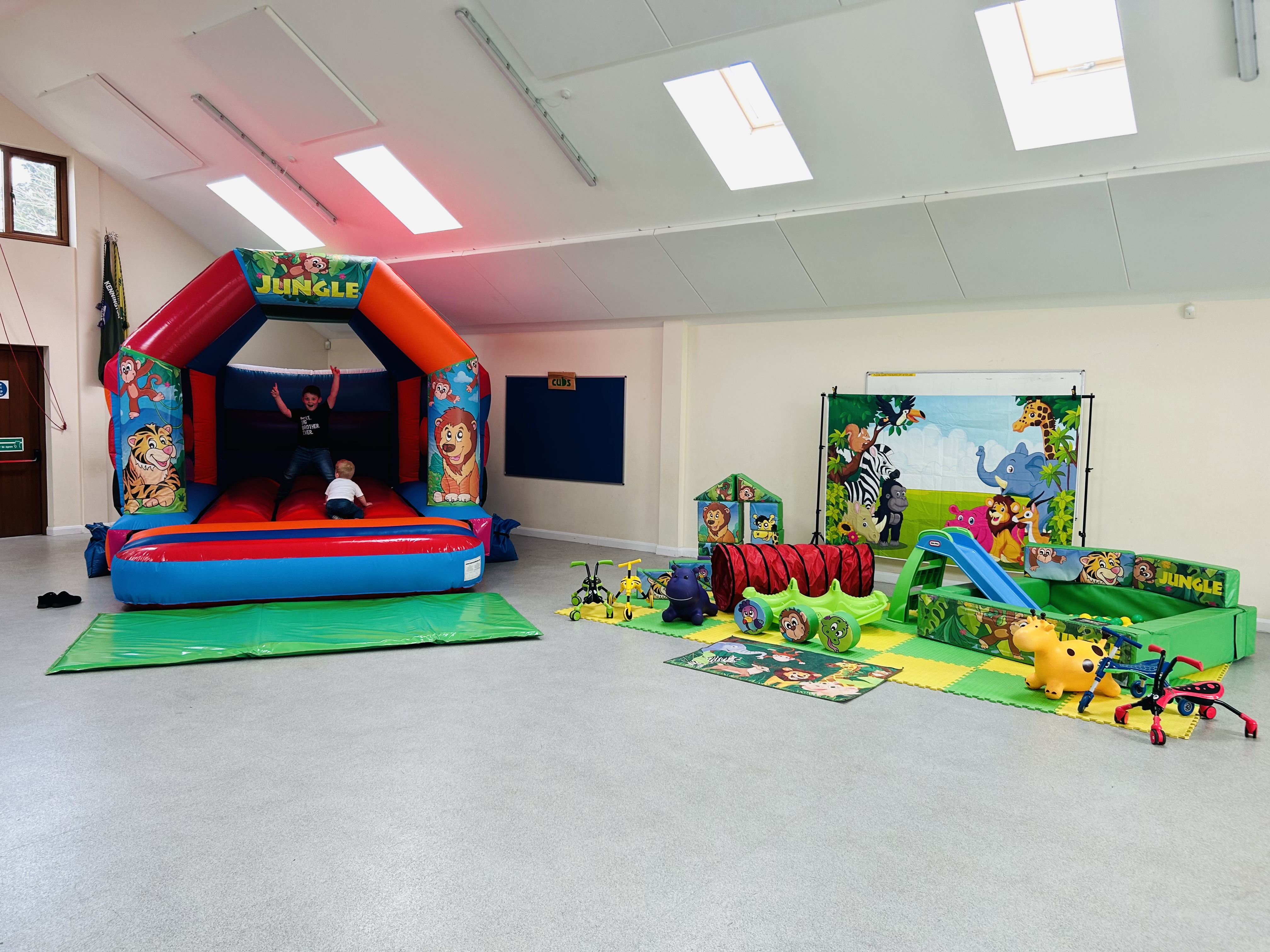Jungle soft play and bouncy castle - Hire in Ashford | Mini Me Adventures