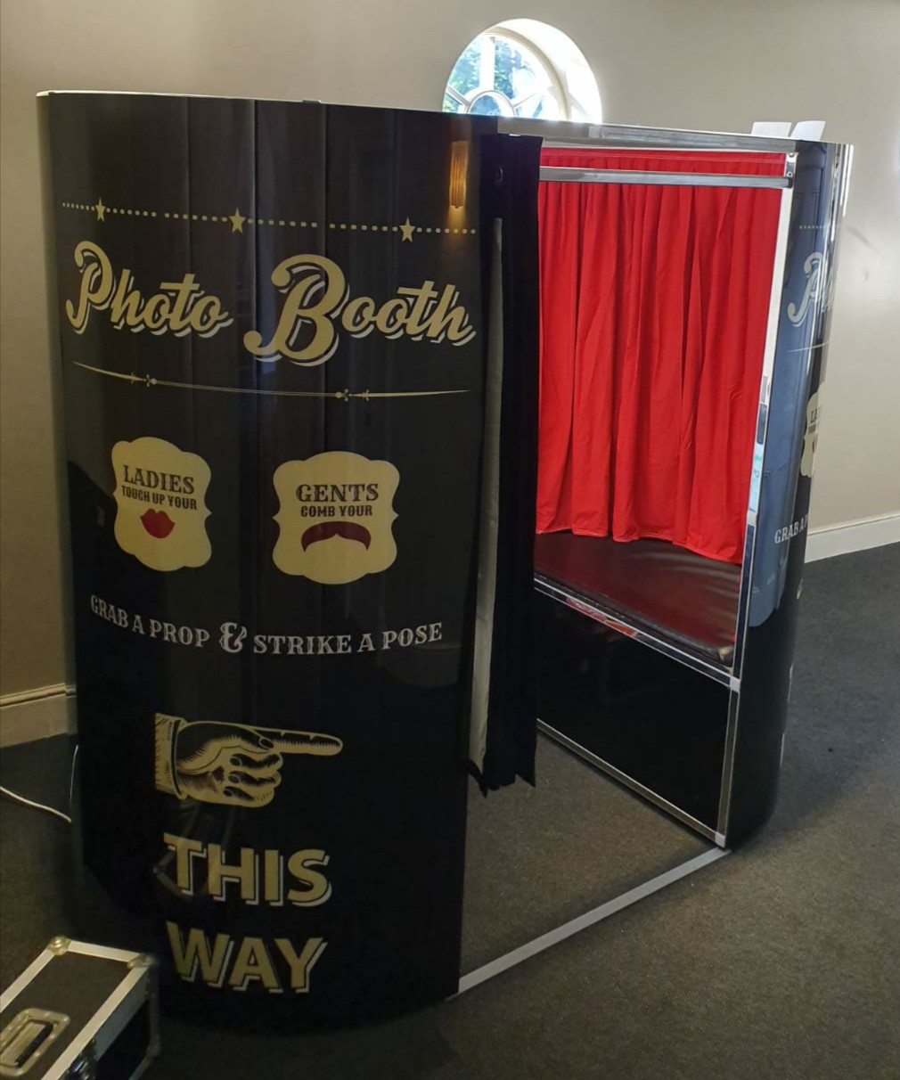 Photo Booth Hire (2 hours) - Bouncy Castle Hire in Nottinghamshire ...