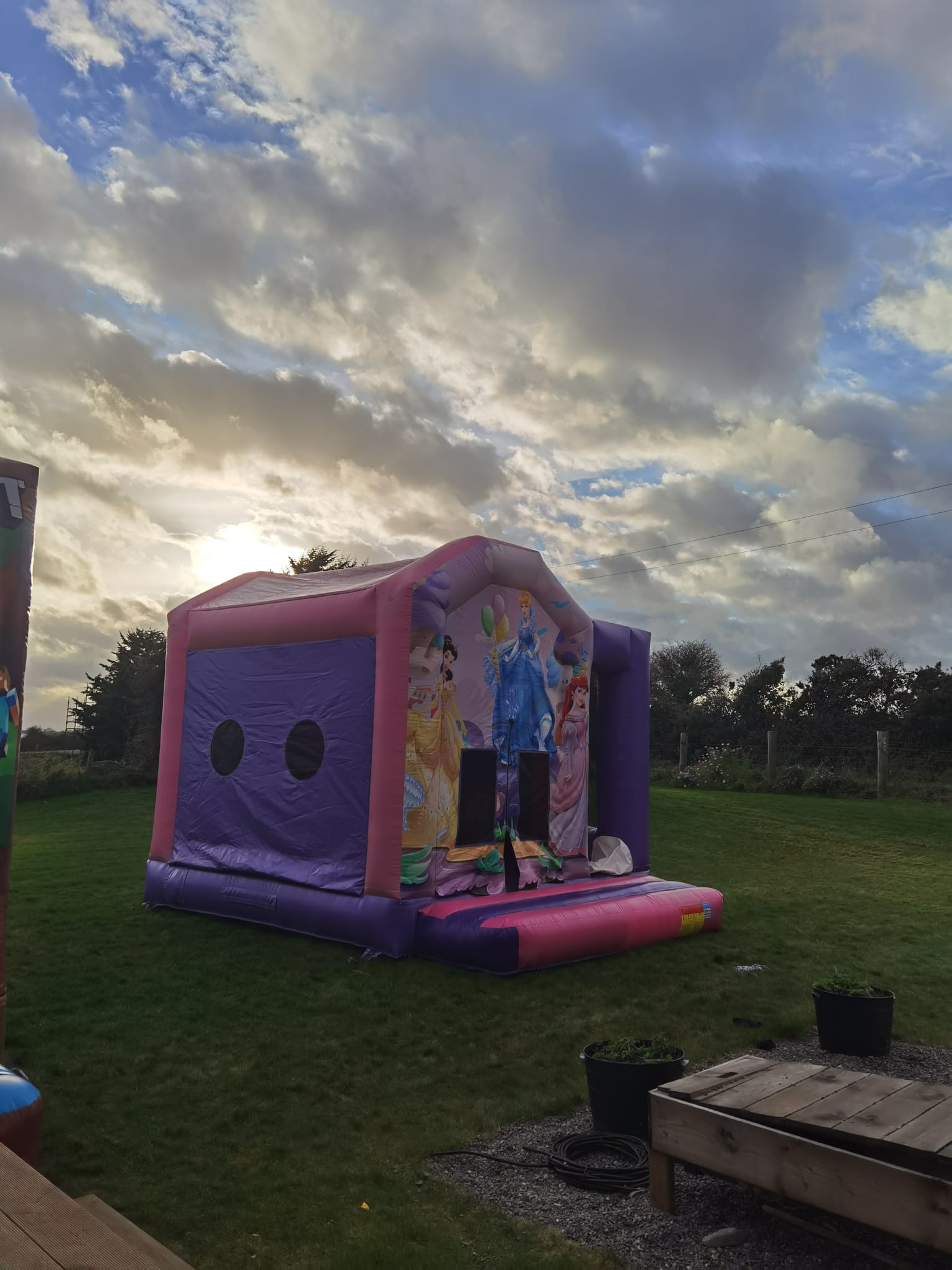 XXL Castles, extra large box castles, inflatable bouncy castles