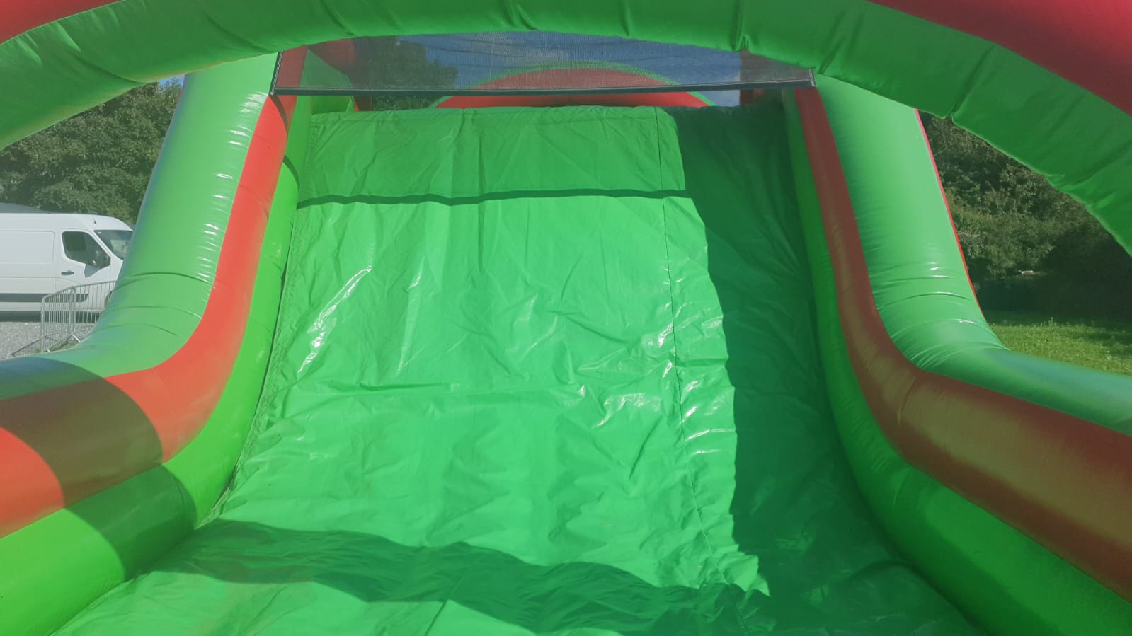 40 ft Red & Green Rock OB... HIRE 1 DAY AND GET SECOND DAY FREE - Hire ...