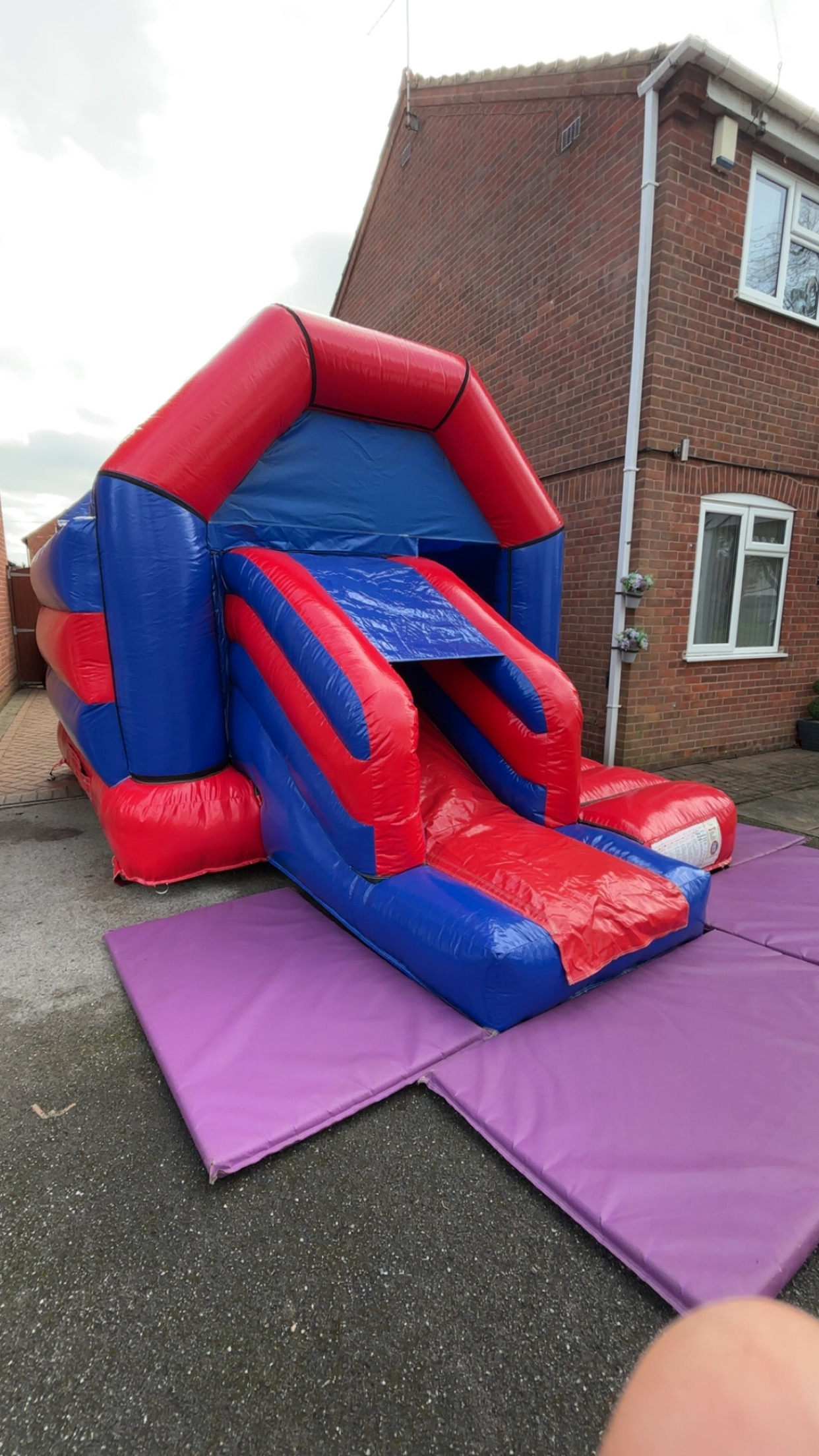 Blue and red slide combi hire in Nottingham - no deposit required