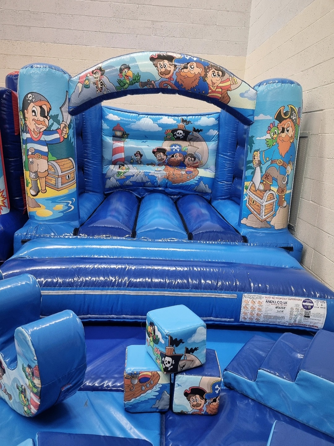 Pirate Castle - Hire in Aylesbury | BONKERZzz Bouncy Castles