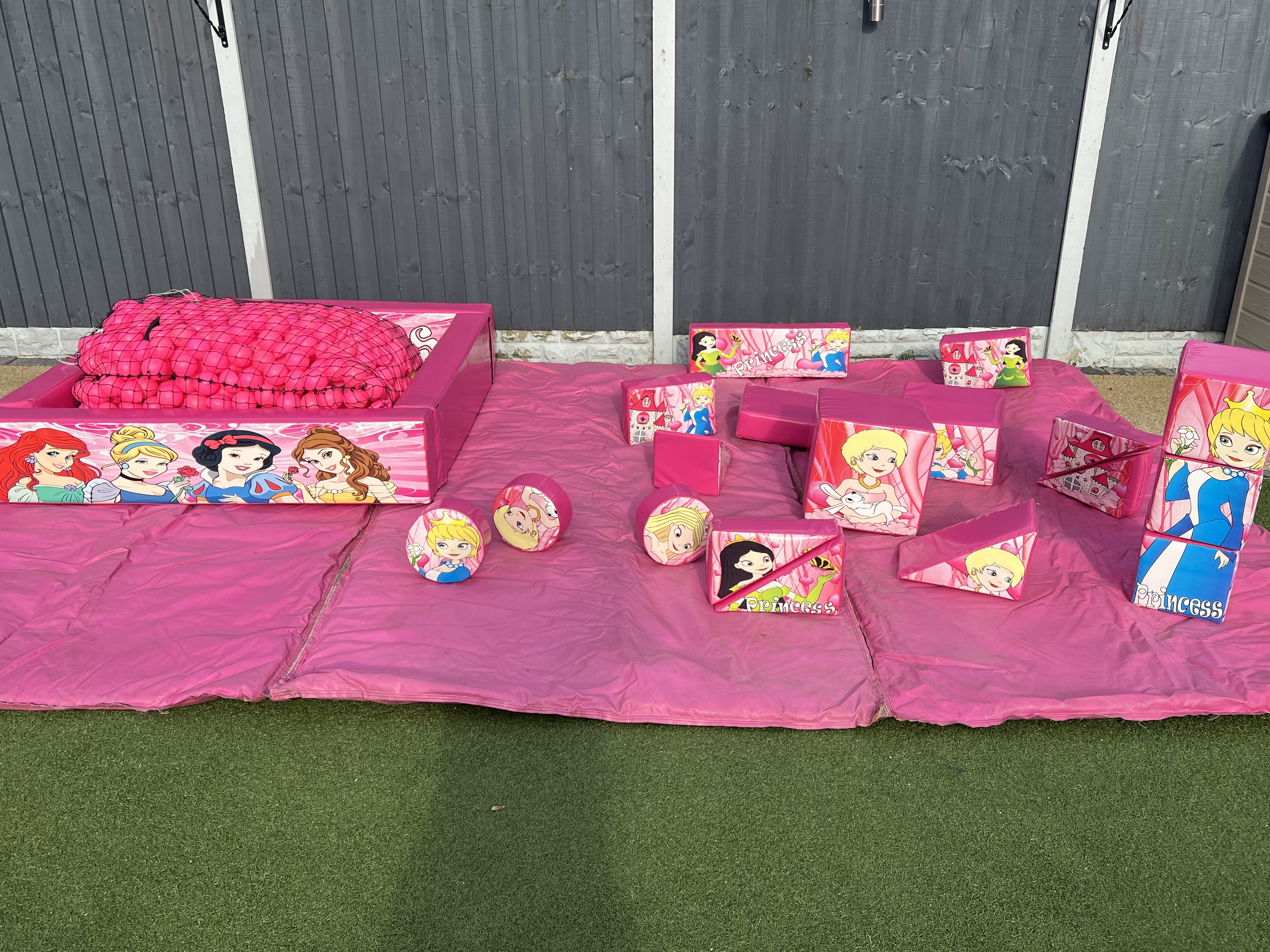 12ft x 12ft Princess 18 Piece Soft Play/Ball Pool Set - Bouncy Castles ...