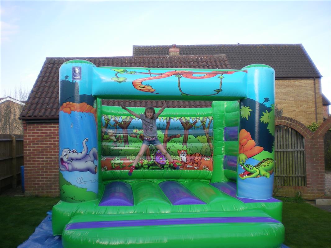 Bouncy Castle 12' x 12' - Bouncy Castle Hire in Brackley, Buckingham ...