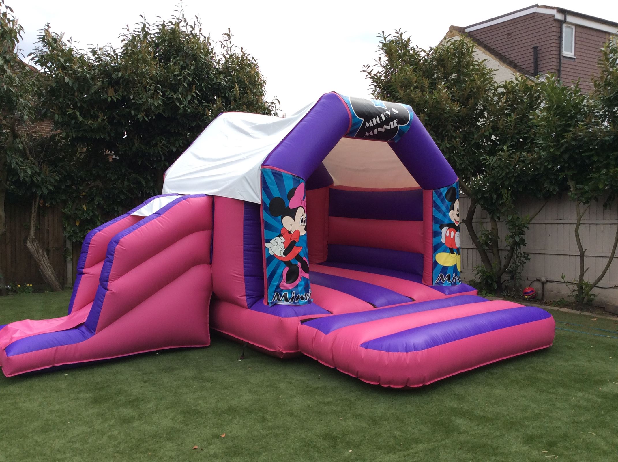 MICKEY & MINNIE MOUSE BOUNCY CASTLE 16FT vs 15ft - Bouncy Castle Hire ...