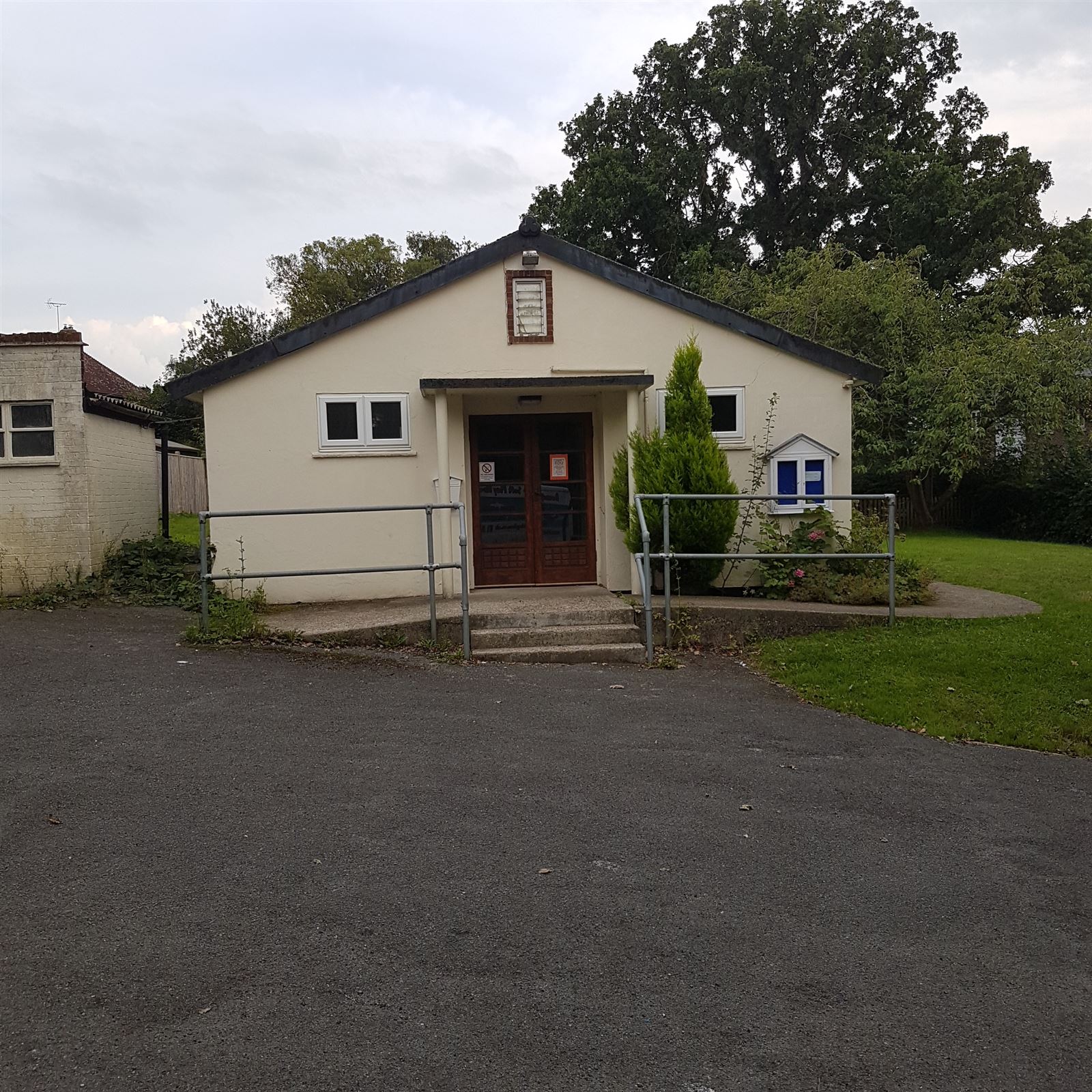 Bells Yew Green Village Hall Bouncy Castle Hire In Crowborough