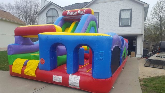 Radical Run Obstacle Course with Slide - Hire in Missouri | Summit Bounce