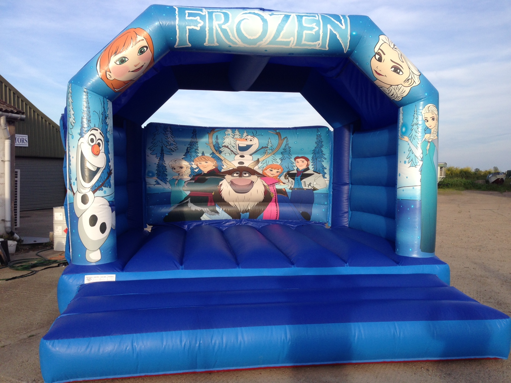 15ft x 16ft Ice Queen Castle - Bouncy castle & Fairground ride hire ...