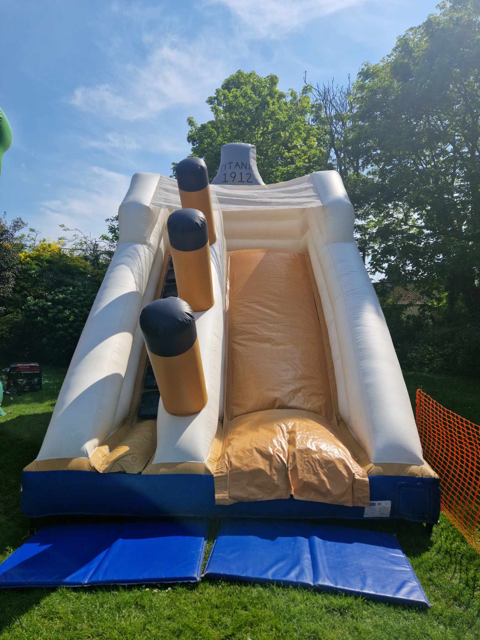 Titanic Slide - Hire in Lincoln | Lincs bounce