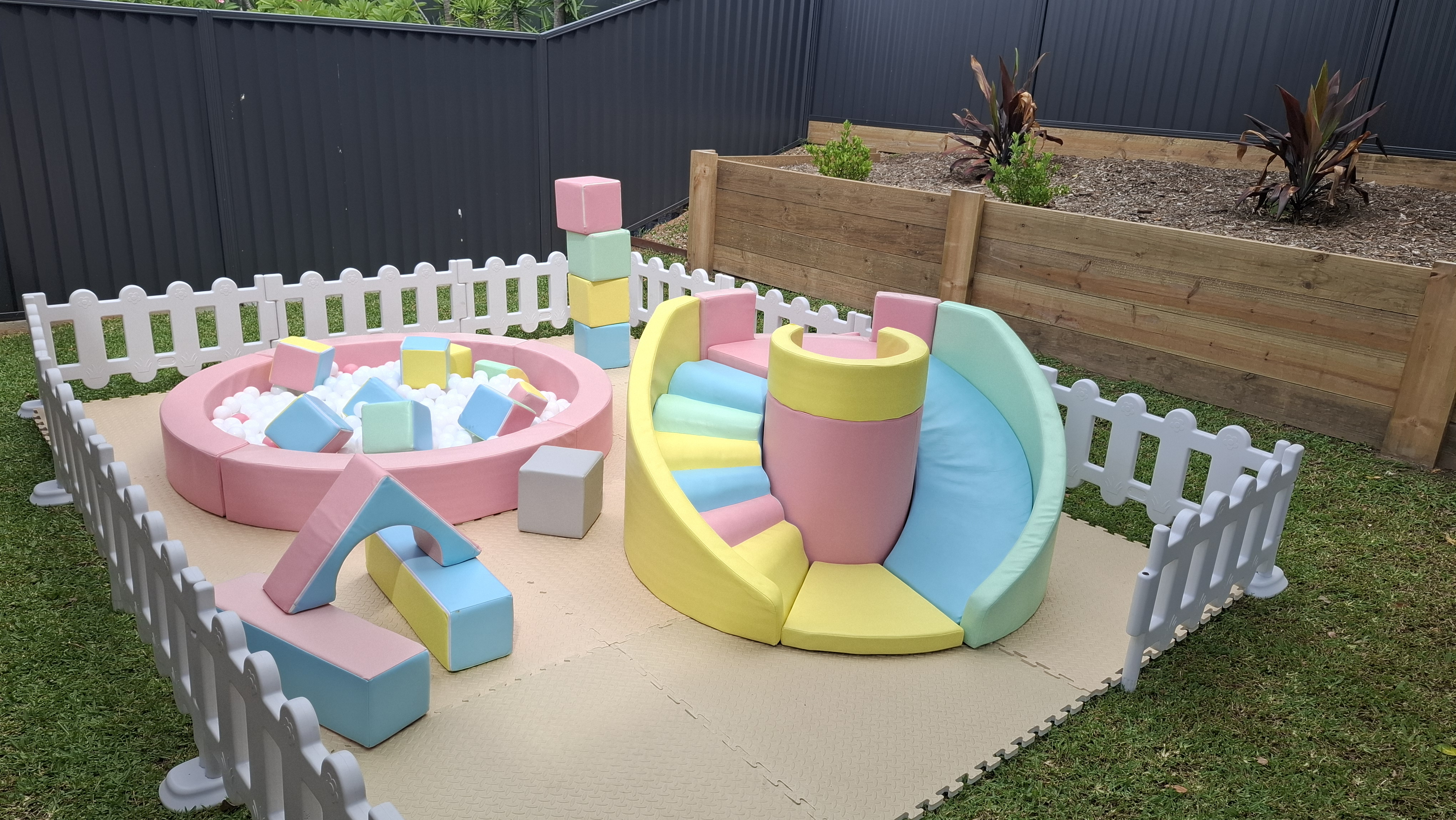 Soft Play + Pastel Jumping Castle - Party Hire in Gold Coast | Paradise ...