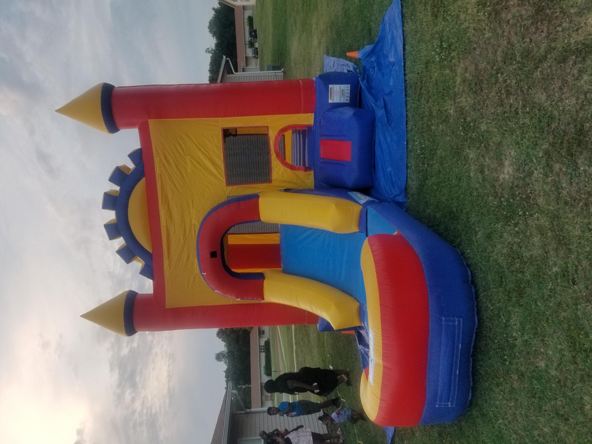 Castle Combo Wet/Dry - Hire in OK | Mo Bounce Inflatables Plus