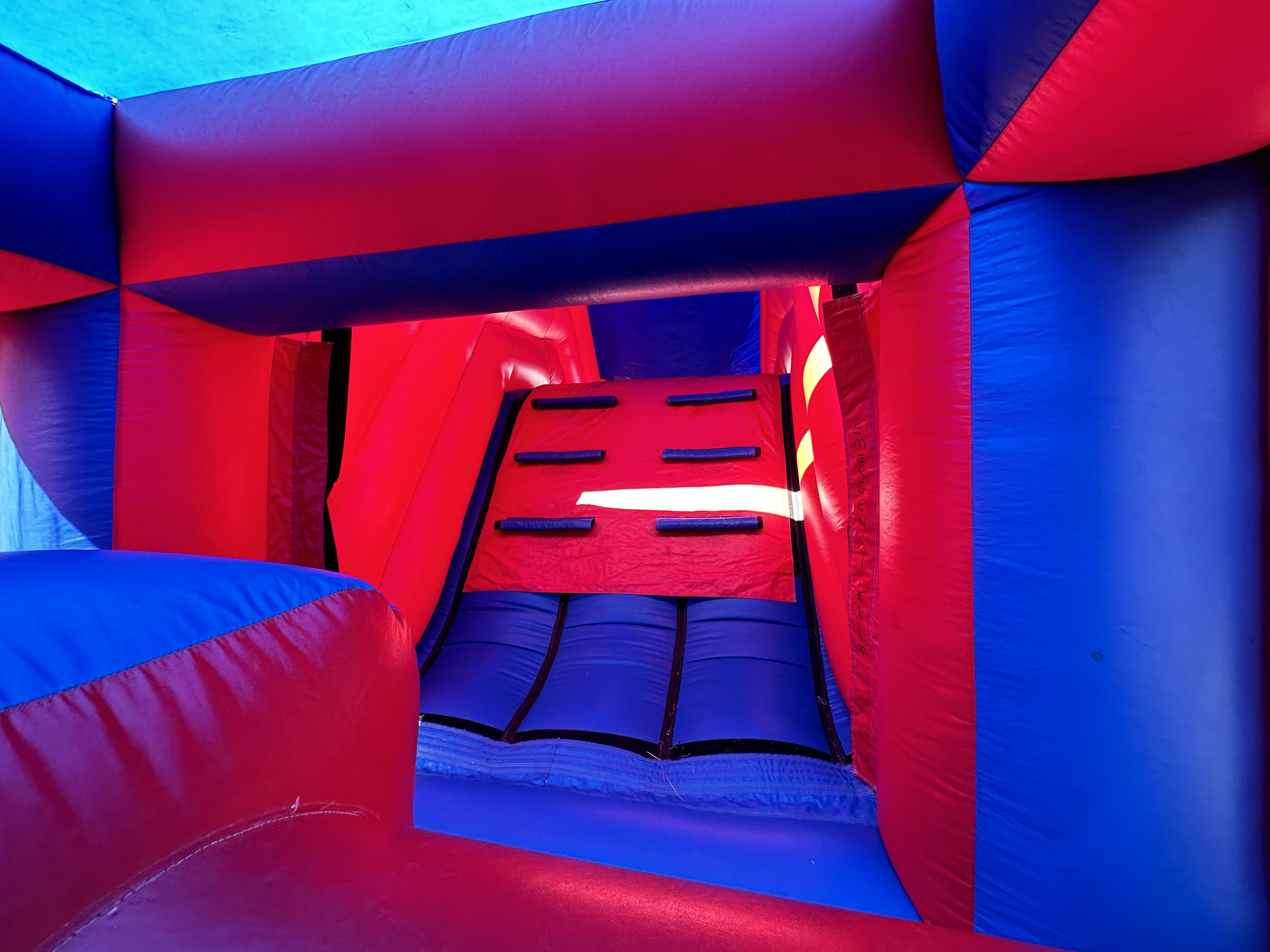 Red & Blue Assault Course 50ft | Romford, Brentwood & Beyond