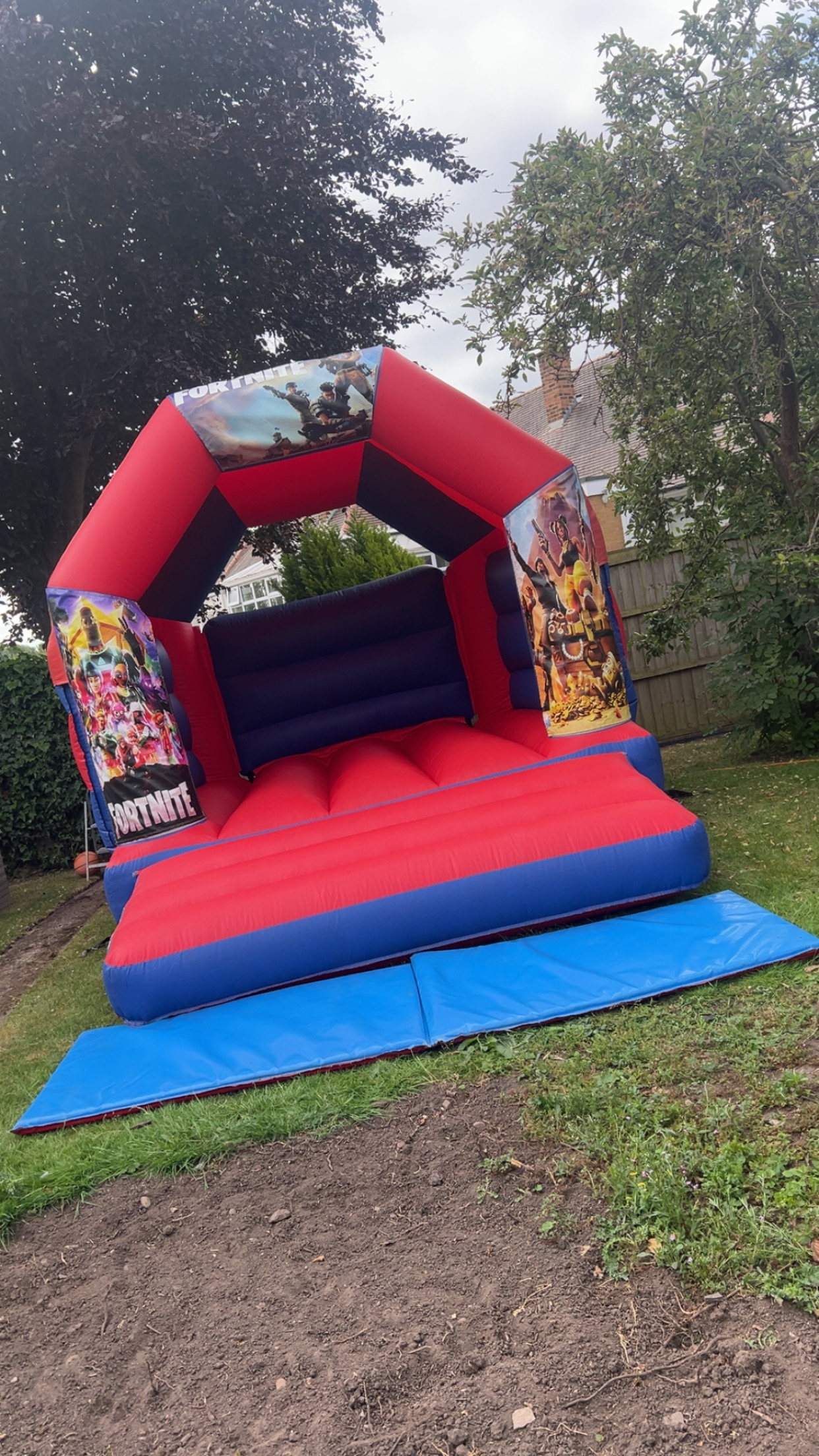 Bouncy Castle Hire Nottingham | No Deposit Required | Pie & Kels