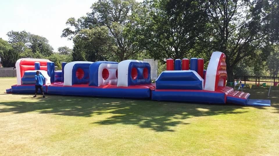 100ft Obstacle Course From £585 - Hire in Leicestershire | Blaby castles