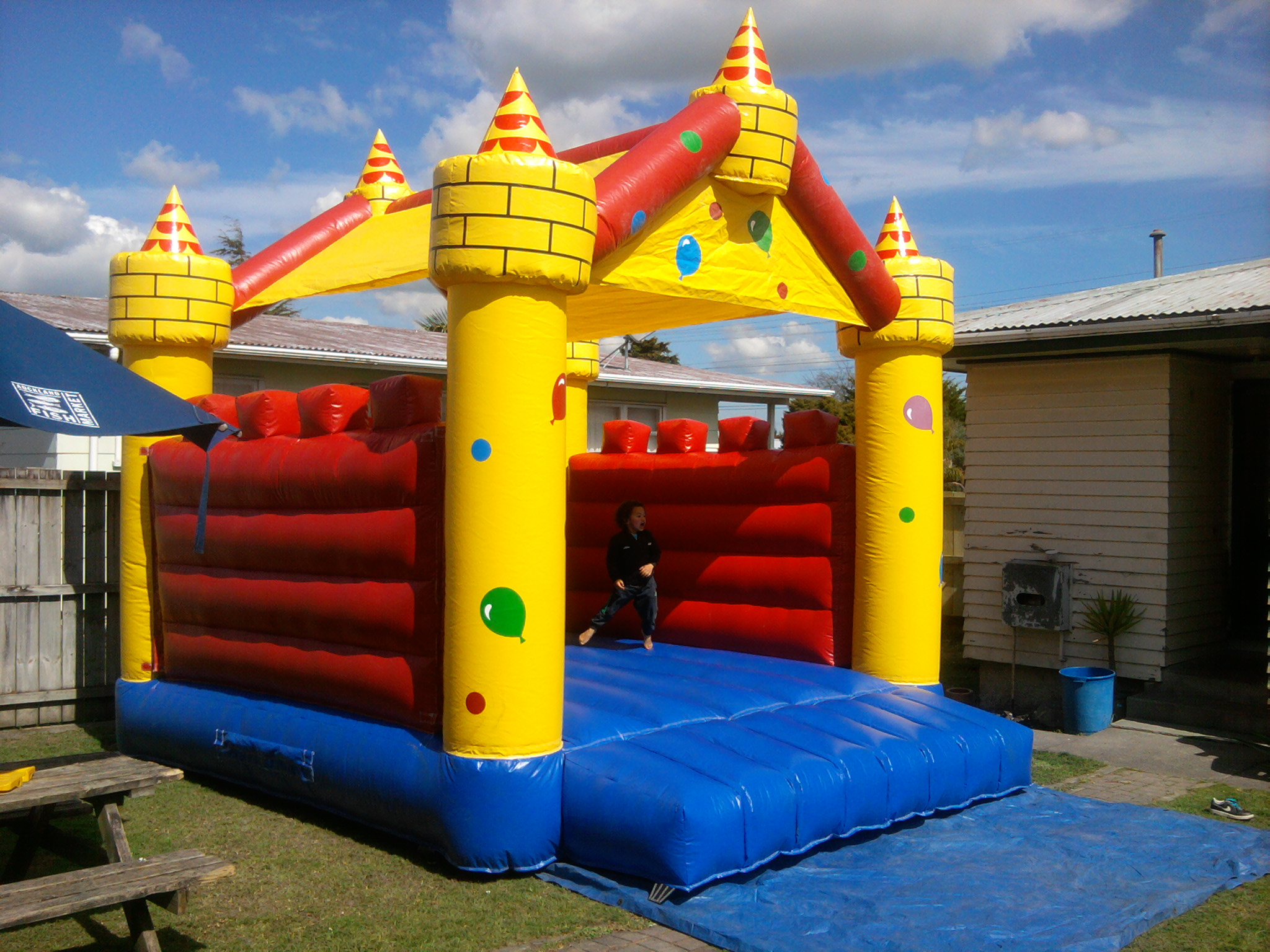 🏰 4x4 - Medium Jumping Castle - Easy to watch the kids! - Jumping ...