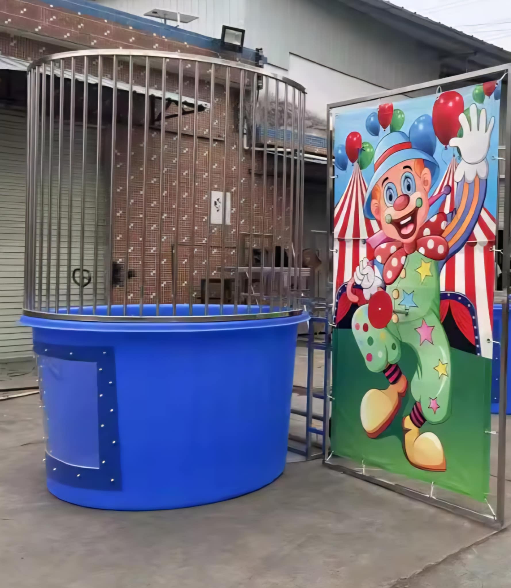 Jumbo Dunk Tank - Dunk Tank Hire in Victoria | The Dunk Tank Guy
