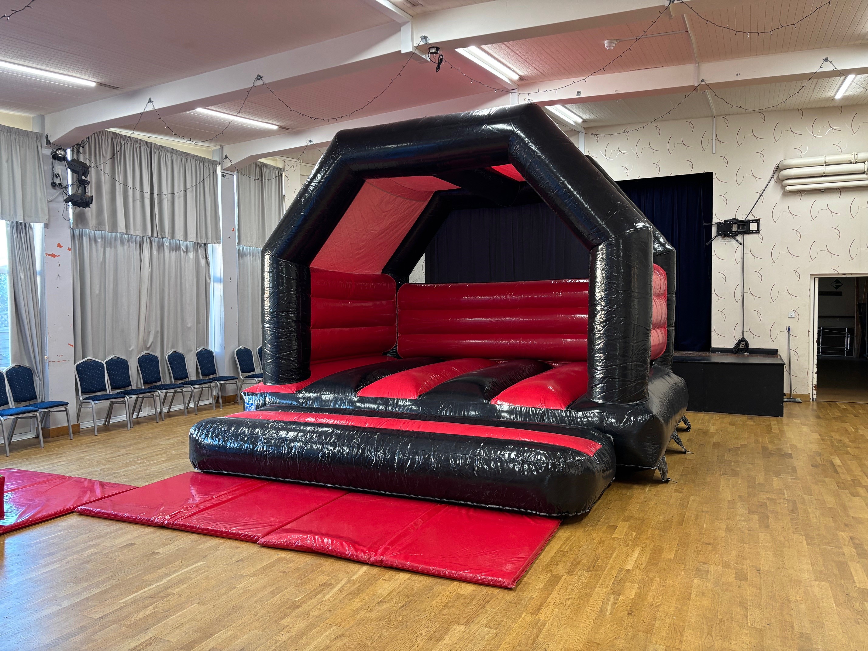 15ft Bouncy castle black and red - Bouncy castle, inflatables, and ...
